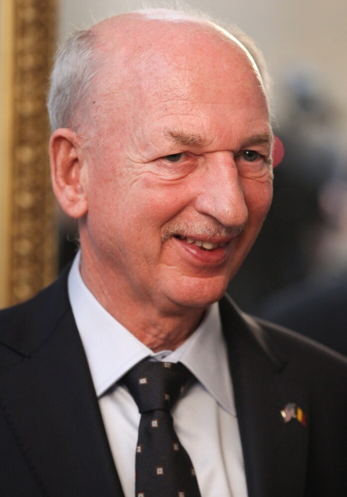 De edele wereld van Luc Haekens: 'De adel kun je choqueren zonder het ...