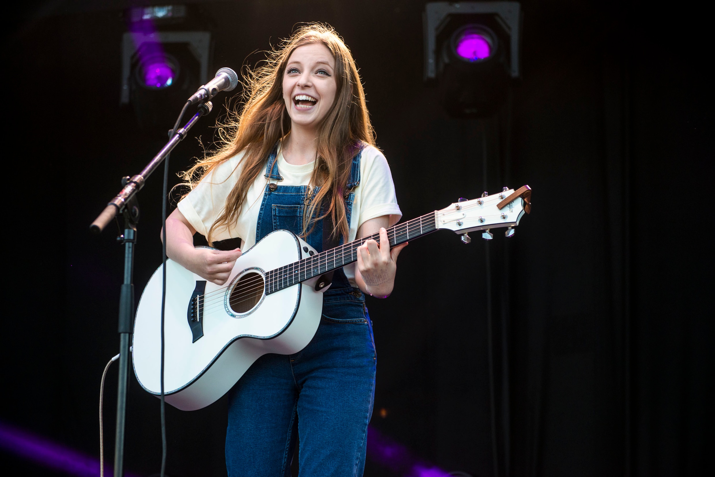 Jade Bird op Rock Werchter: zo onderkoeld kan rauwe energie zijn | Humo ...