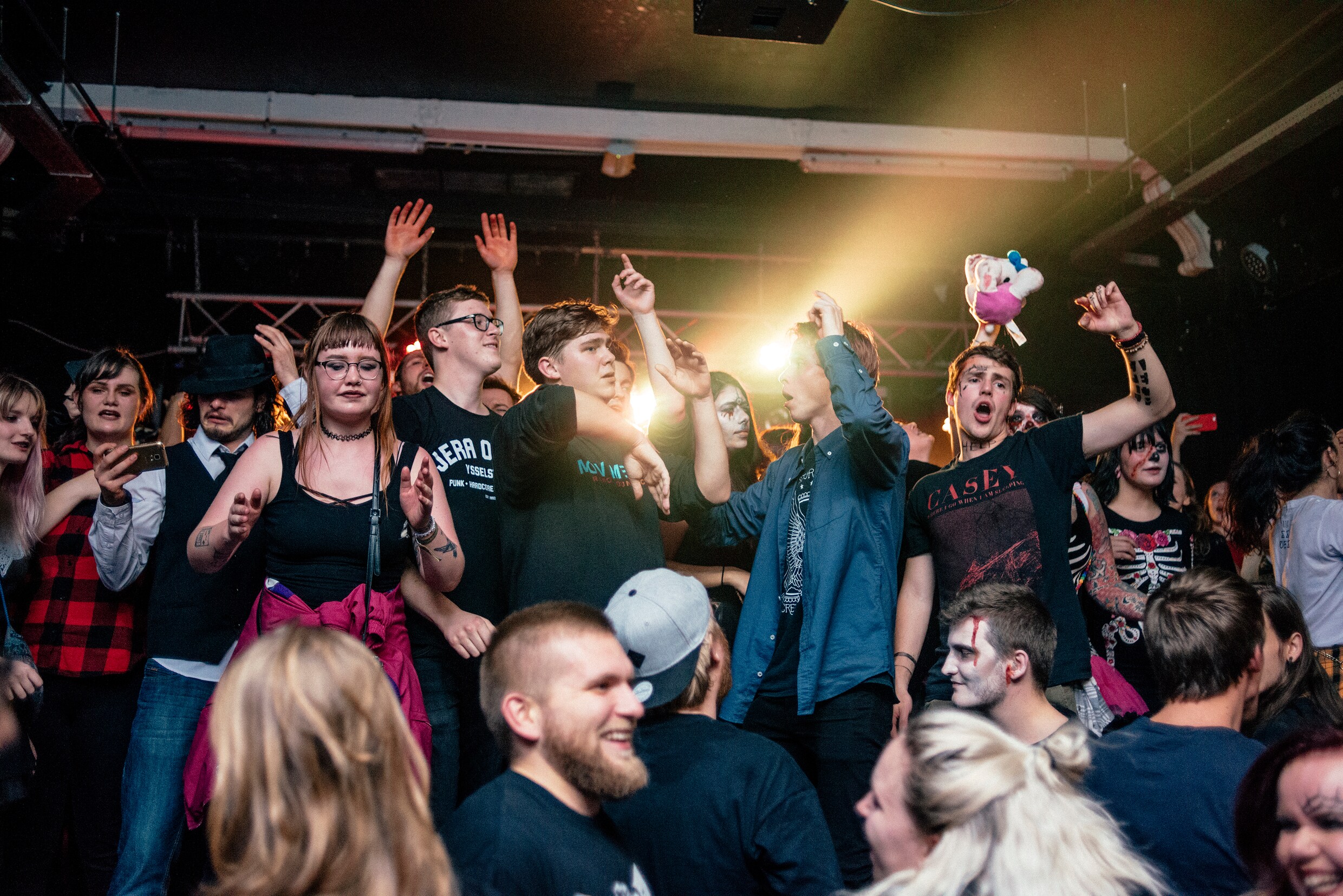 Emo Night in Antwerpen: Hoe het emo-genre herrijst uit zijn as | Humo ...