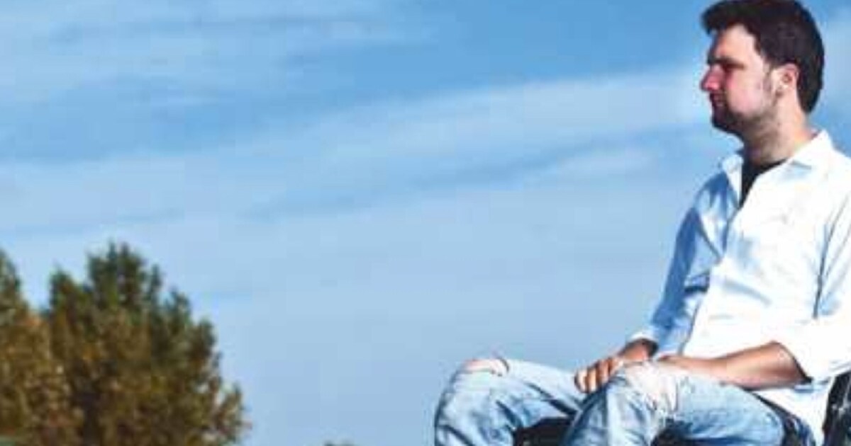 Jonge leeuwen: Cor Van Damme (27) heeft ALS en doorkruist Europa | Humo ...