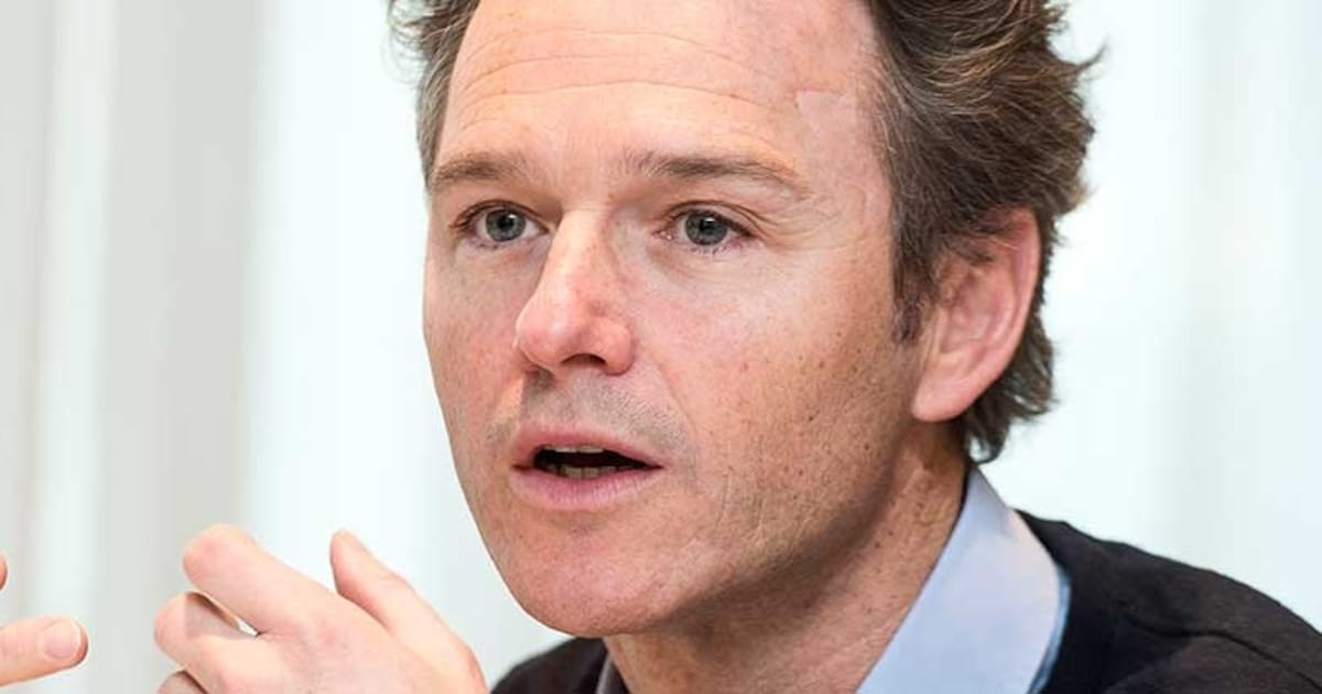 Voetbalcommentator Bart Raes speelt mee op bijna alle zenders | Humo ...