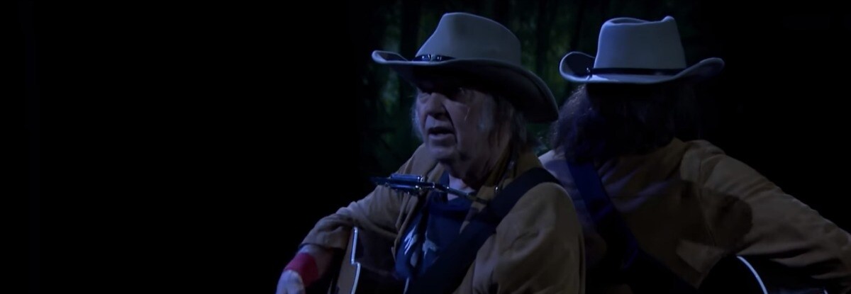 Neil Young zingt bij Jimmy Fallon 'Two Neil Youngs on a Tree Stump ...