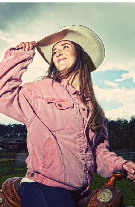 Jonge Leeuwen: Maxine Michiels (24), cowgirl en dochter van Paul ...