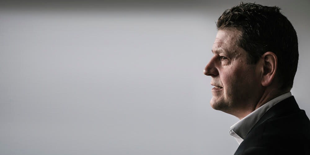 ‘Onze bruine’, ‘n****s’ en ongevraagde schoudermassages: hoe de affaire ...