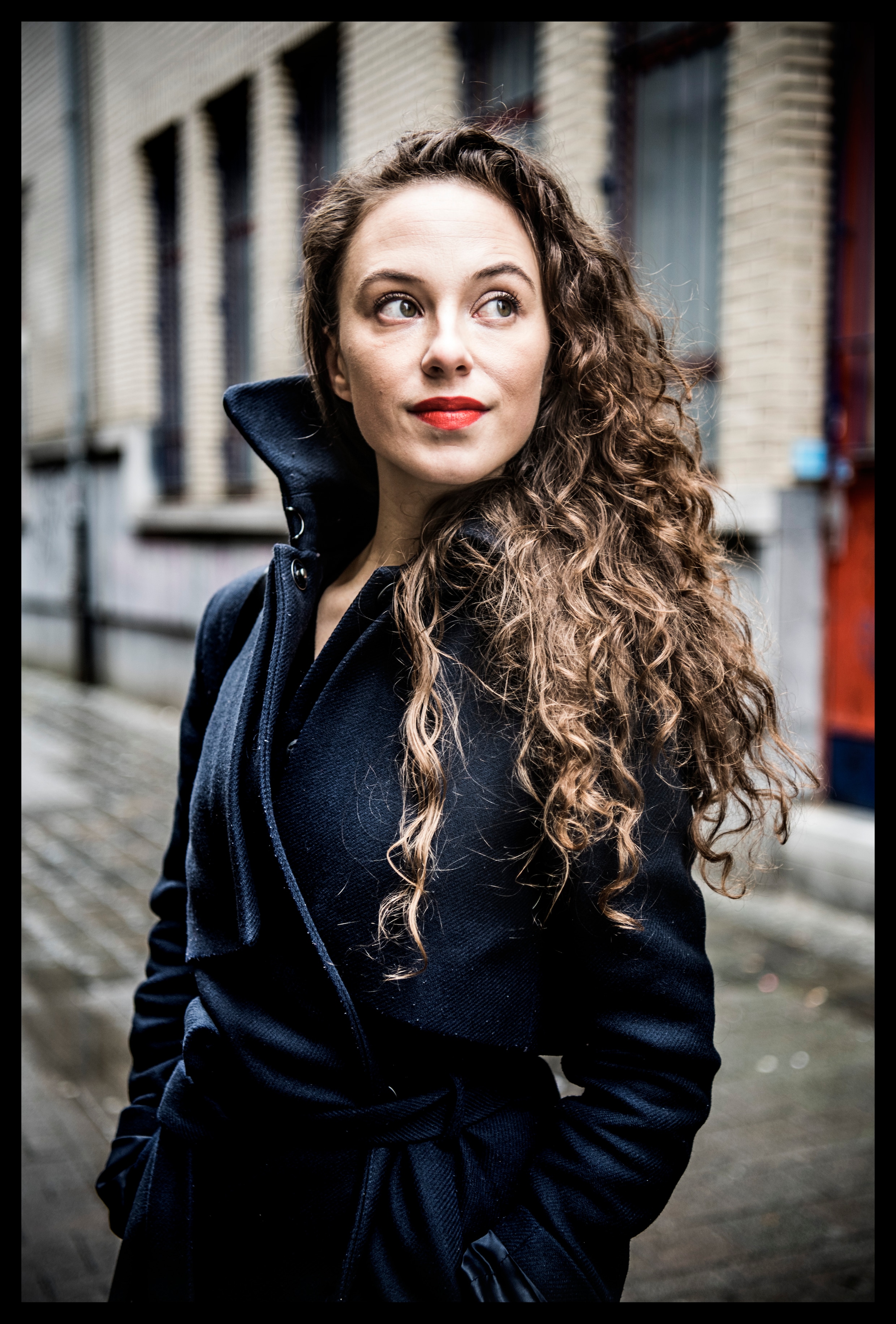 Dit is Emma Bruggeman, de vrouw van VRT-correspondent Björn Soenens ...