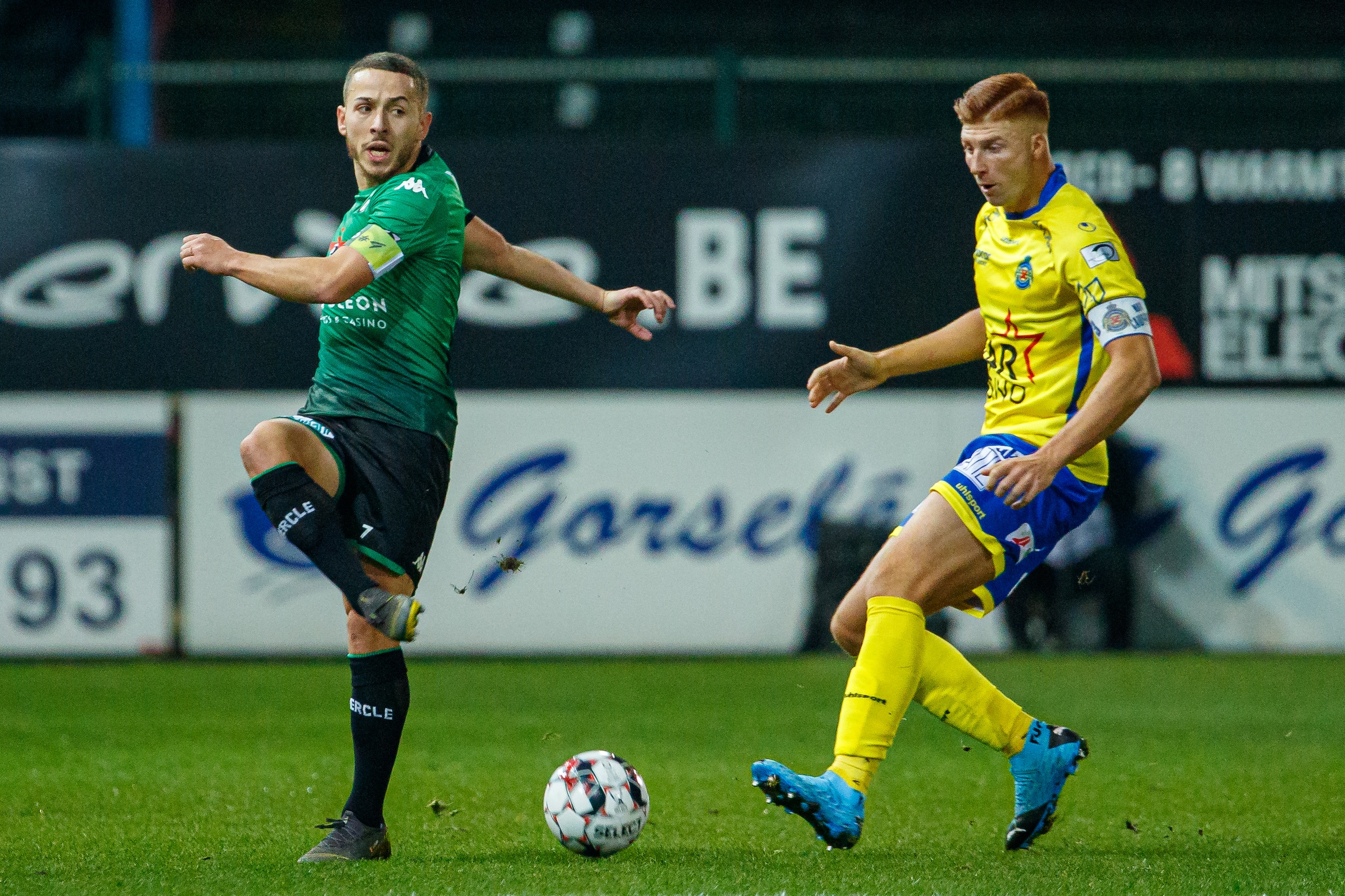 U betaalt de lonen van de spelers van Cercle Brugge en Waasland-Beveren ...