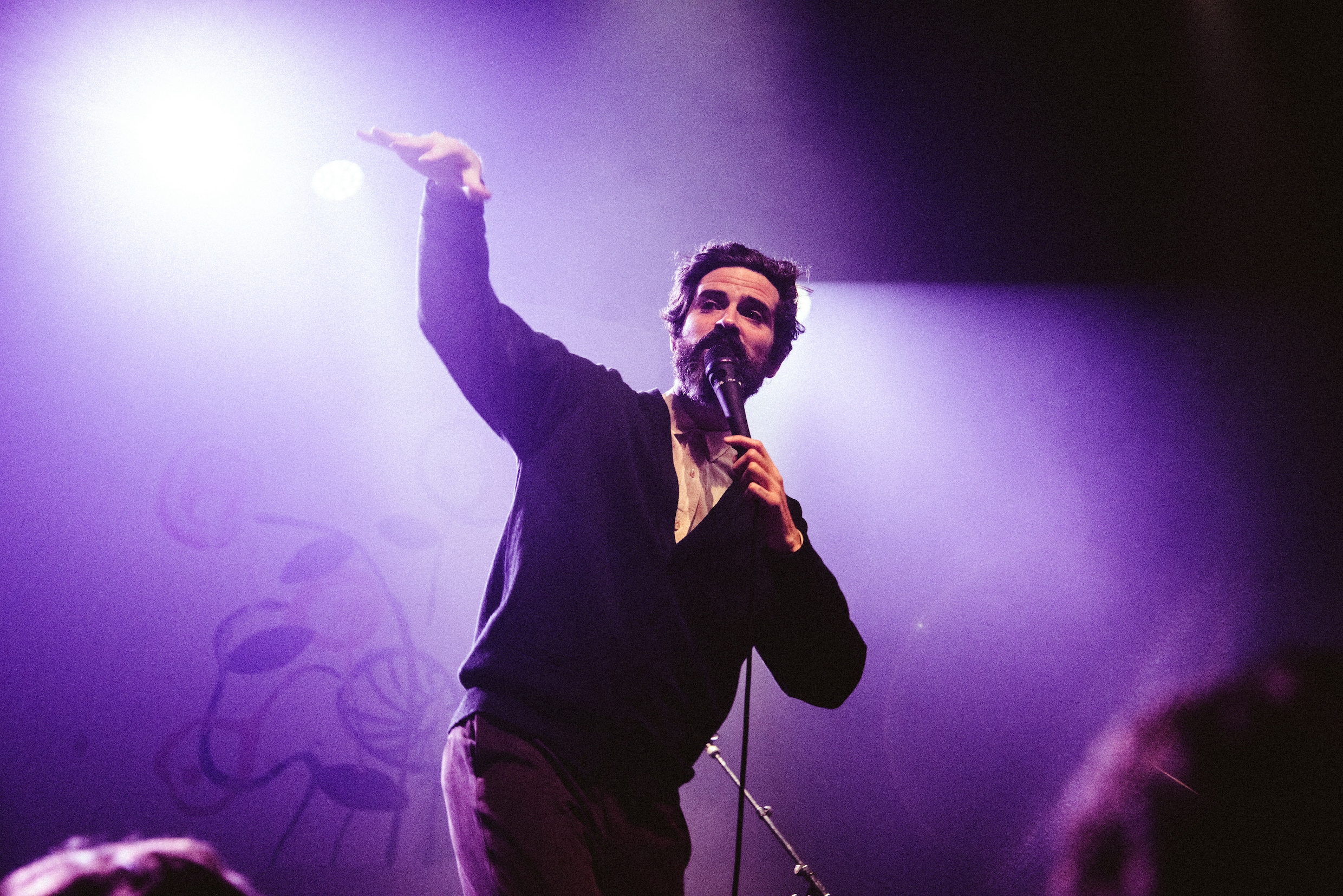 Devendra Banhart in de AB: kwistenbiebel krijgt het oud zot | Humo: The ...