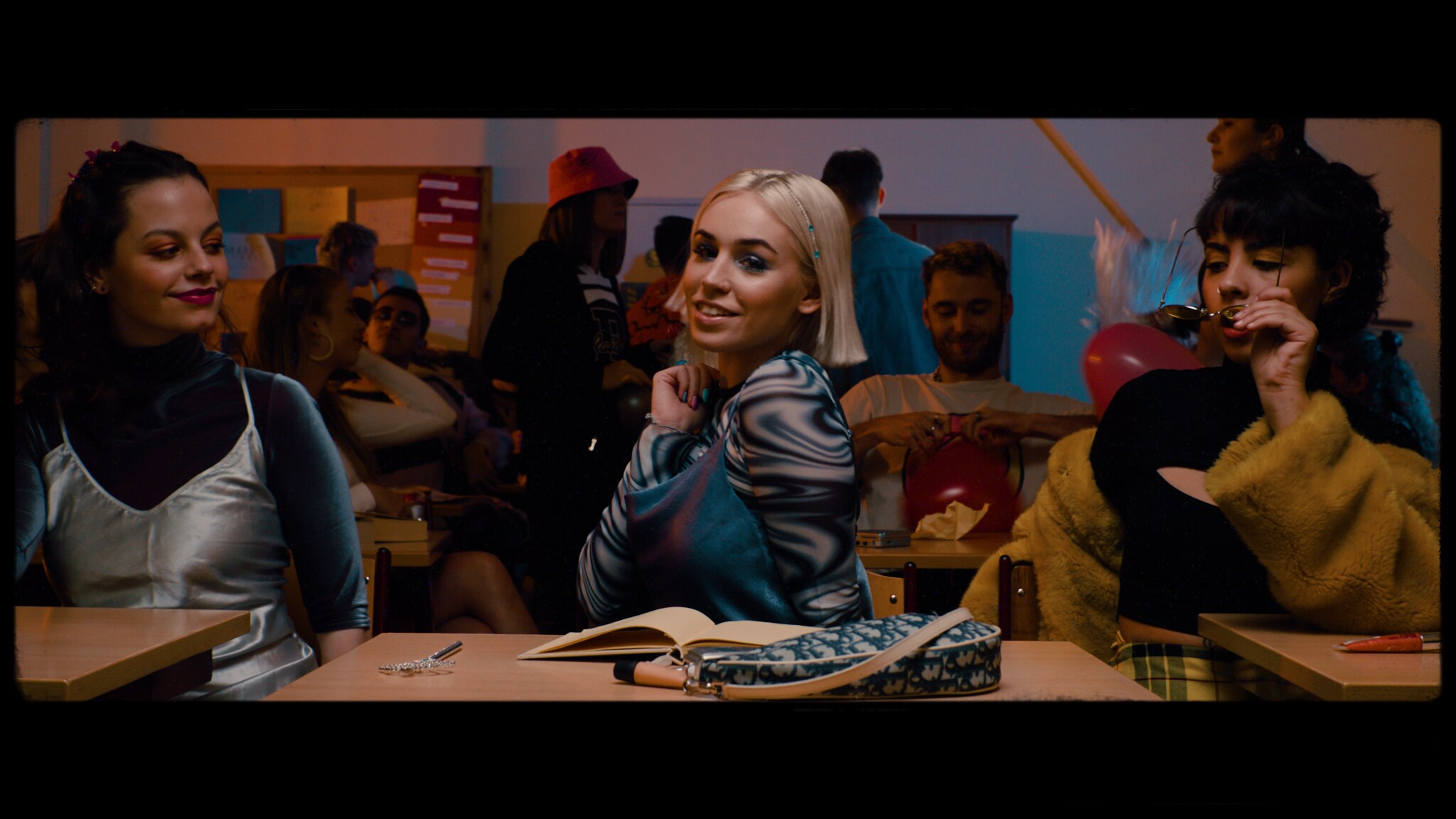 Première: Ruby Grace doet met haar nieuwe clip ‘Jawbreaker’ een gooi ...