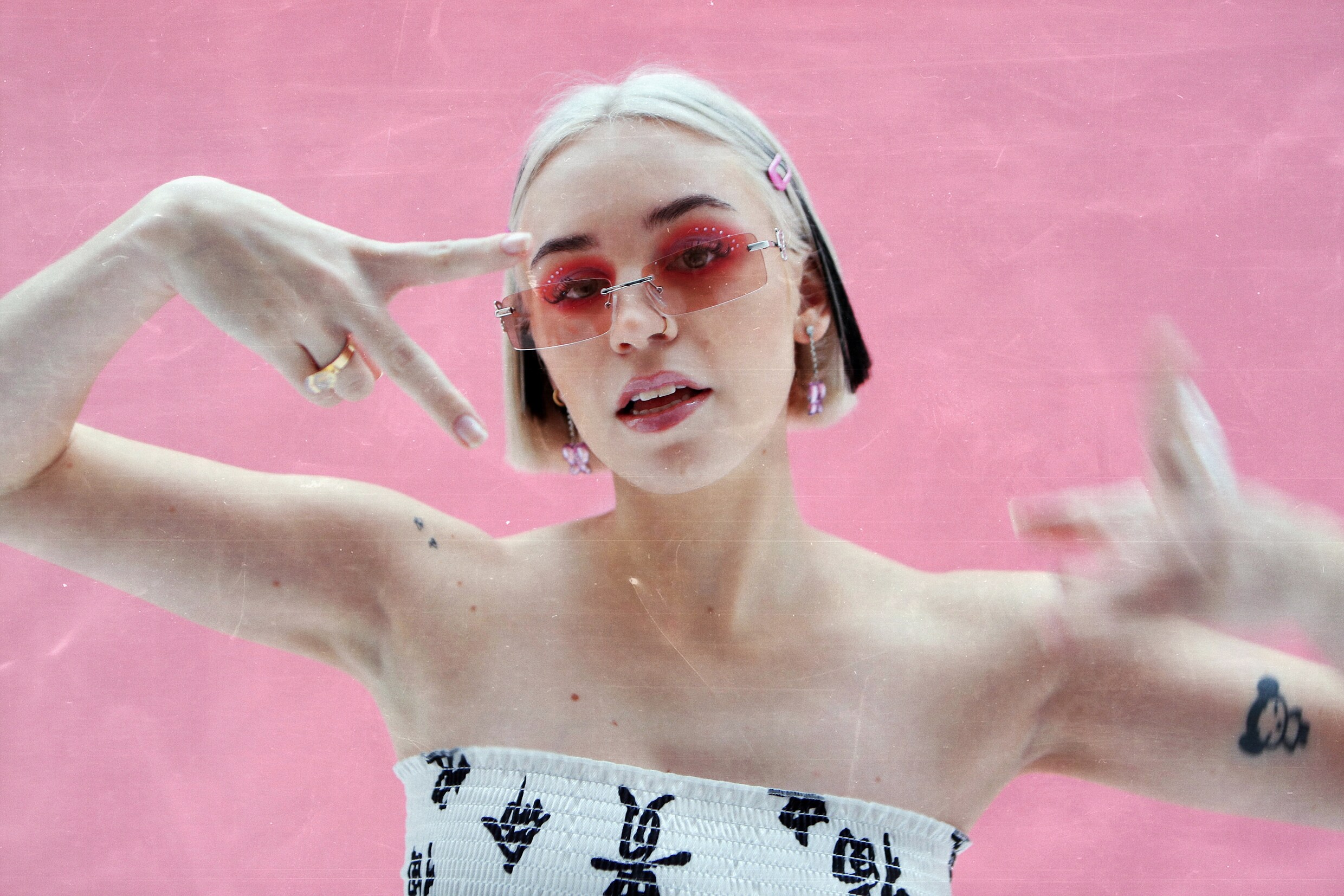 Première: Ruby Grace doet met haar nieuwe clip ‘Jawbreaker’ een gooi ...