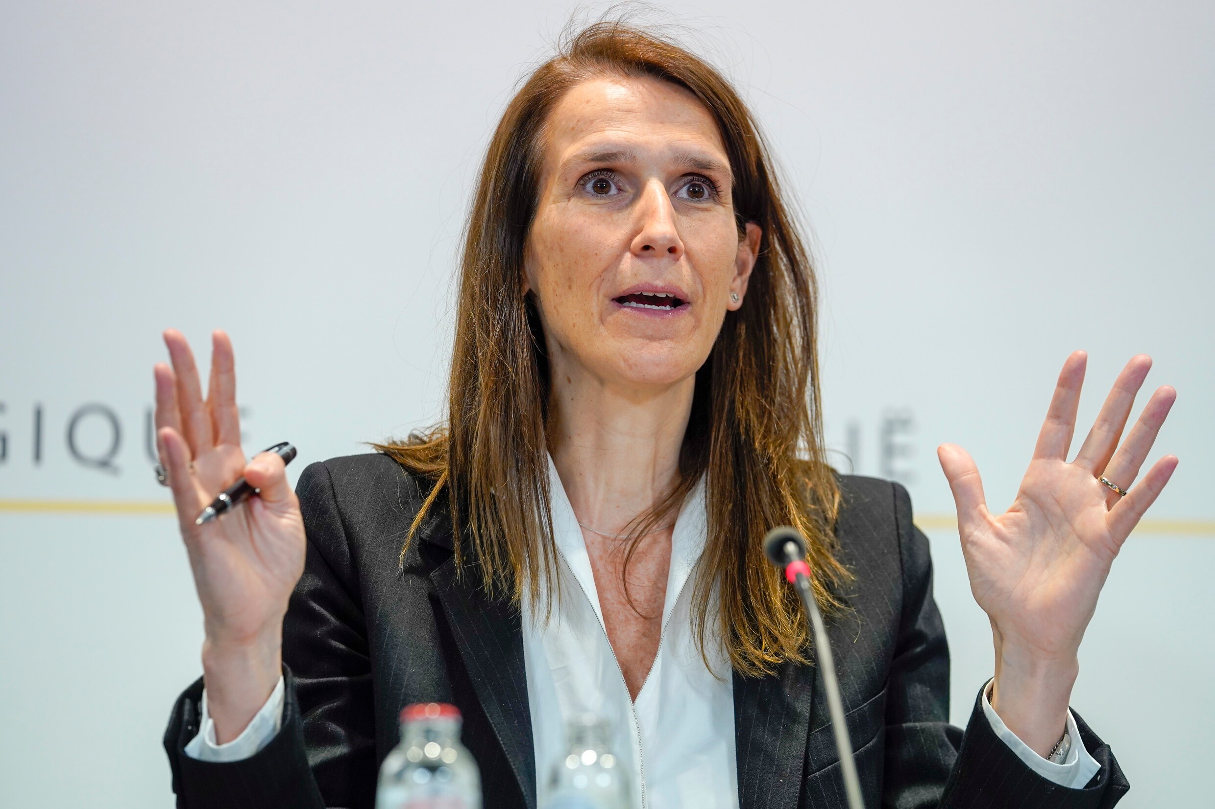 ‘Wilmès werd aangesteld als veredelde poetsvrouw’ | Humo: The Wild Site