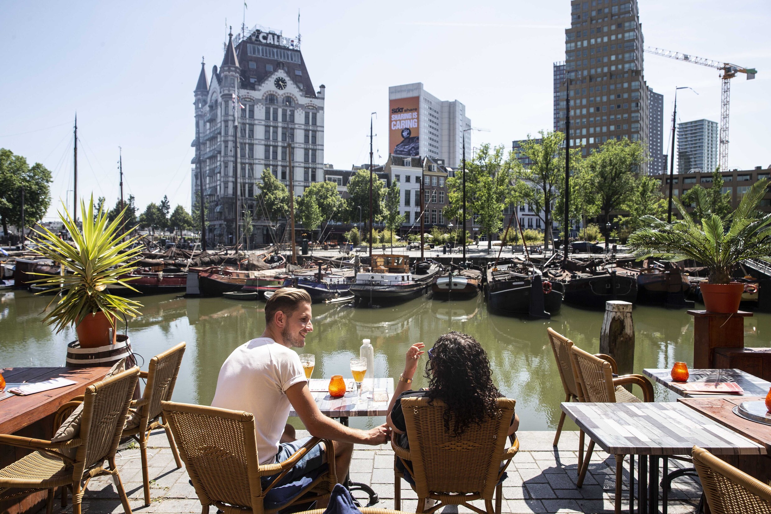 Waar raken we besmet? ‘Je moet al héél veel terrasjes doen om een ...