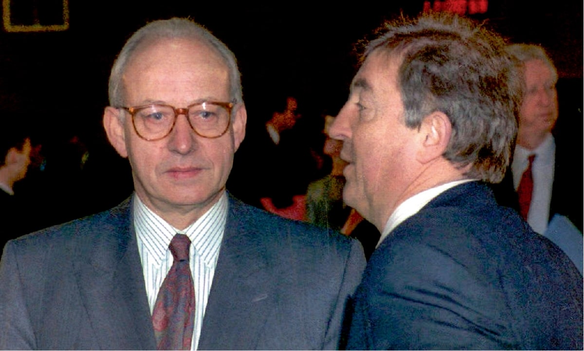 ‘Ze hebben mijn vader gedood om gratis naar de hoeren te kunnen’: de ...