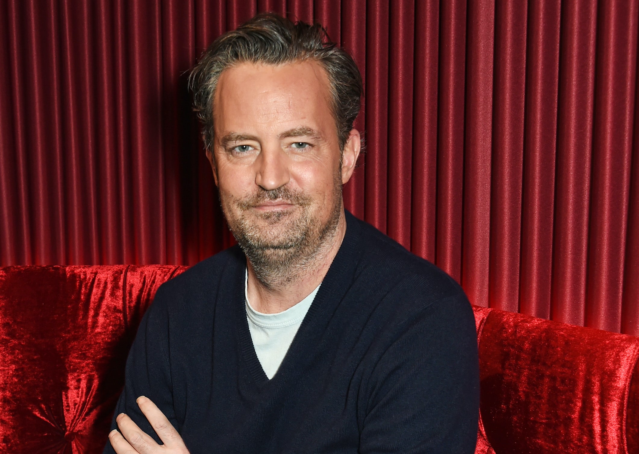Acteur Matthew Perry (54), Chandler uit ‘Friends’, overleden | Humo ...