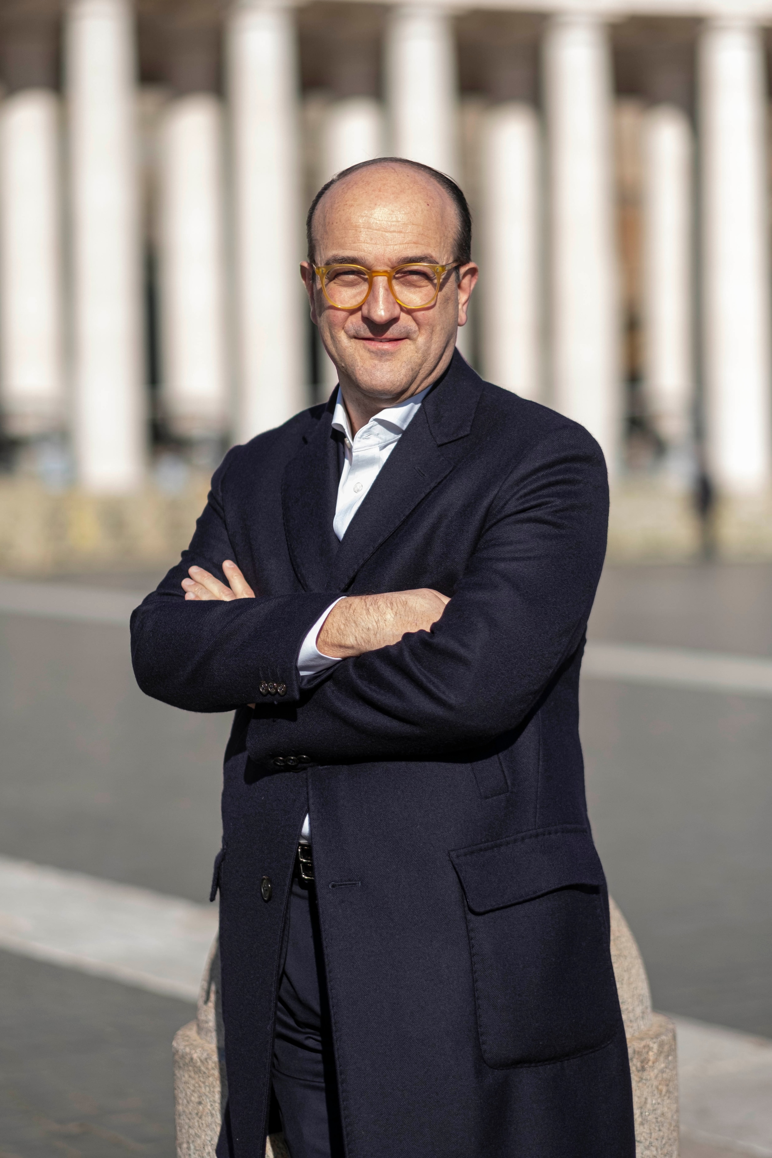 Kunstdealer Patrick van der Vorst is ingewijd als priester: ‘Er is ...