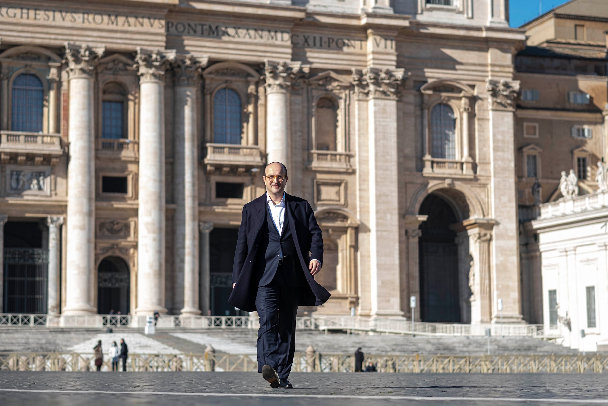 Kunstdealer Patrick van der Vorst is ingewijd als priester: ‘Er is ...