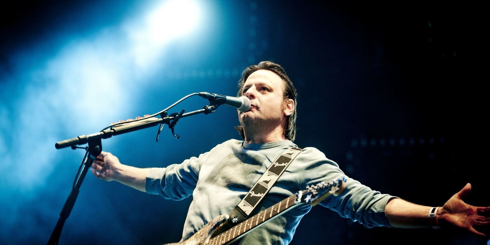 Luc De Vos krijgt eerbetoon in de Lotto Arena met alleen vrouwelijke ...