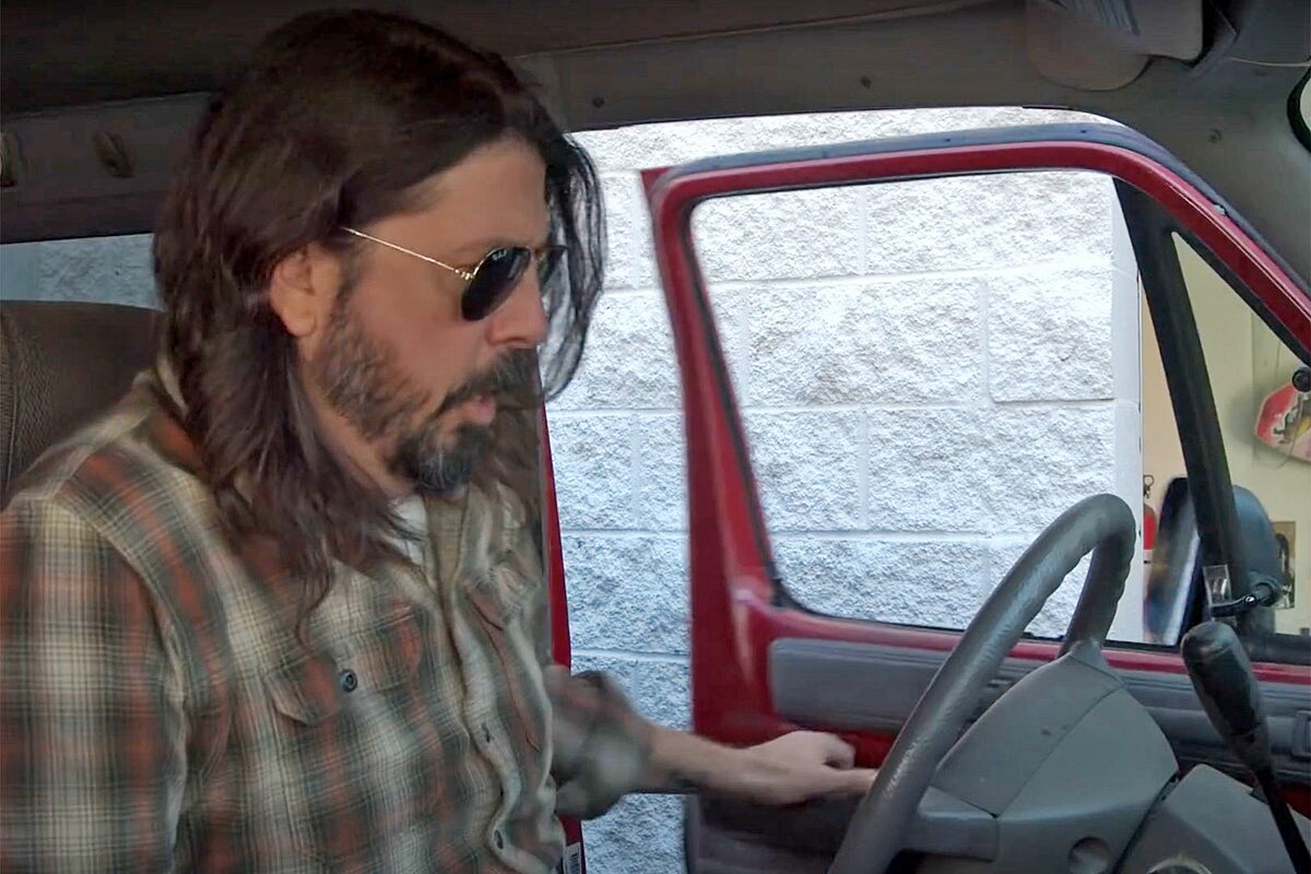 Dave Grohl maakt een docu: ‘Het stonk en er groeiden paddenstoelen in ...