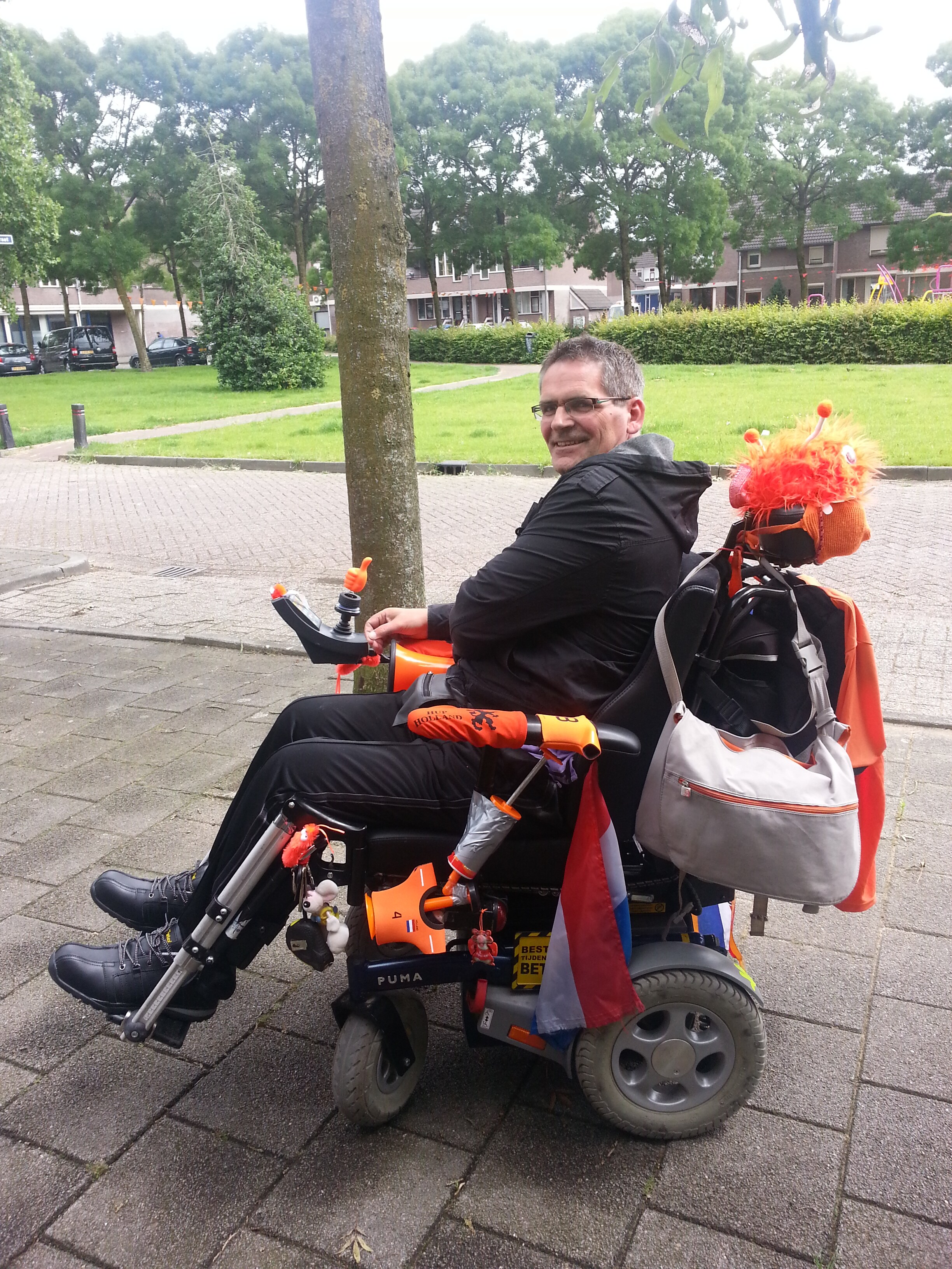 Na acht jaar in een rolstoel kan Frank weer lopen, met dank aan corona ...