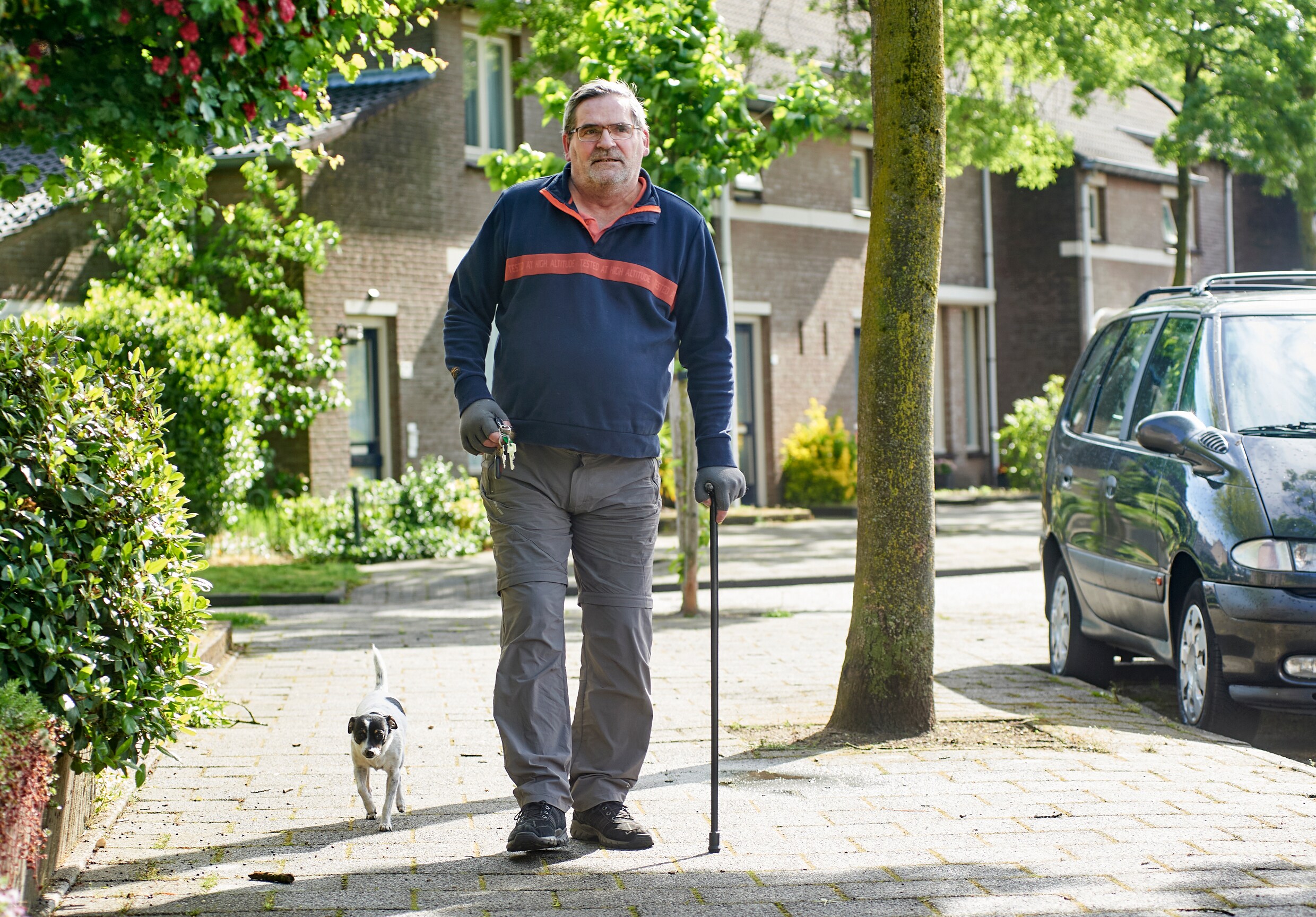 Na acht jaar in een rolstoel kan Frank weer lopen, met dank aan corona ...