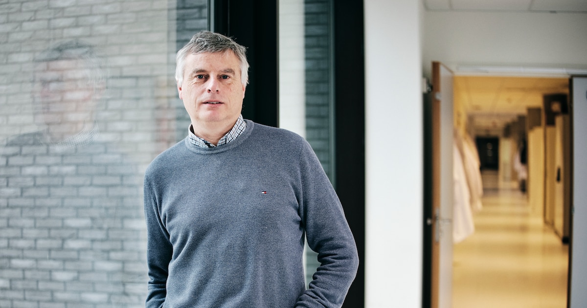 Johan Neyts: ‘Volgens Sciensano hebben de vaccins dertigduizend ...