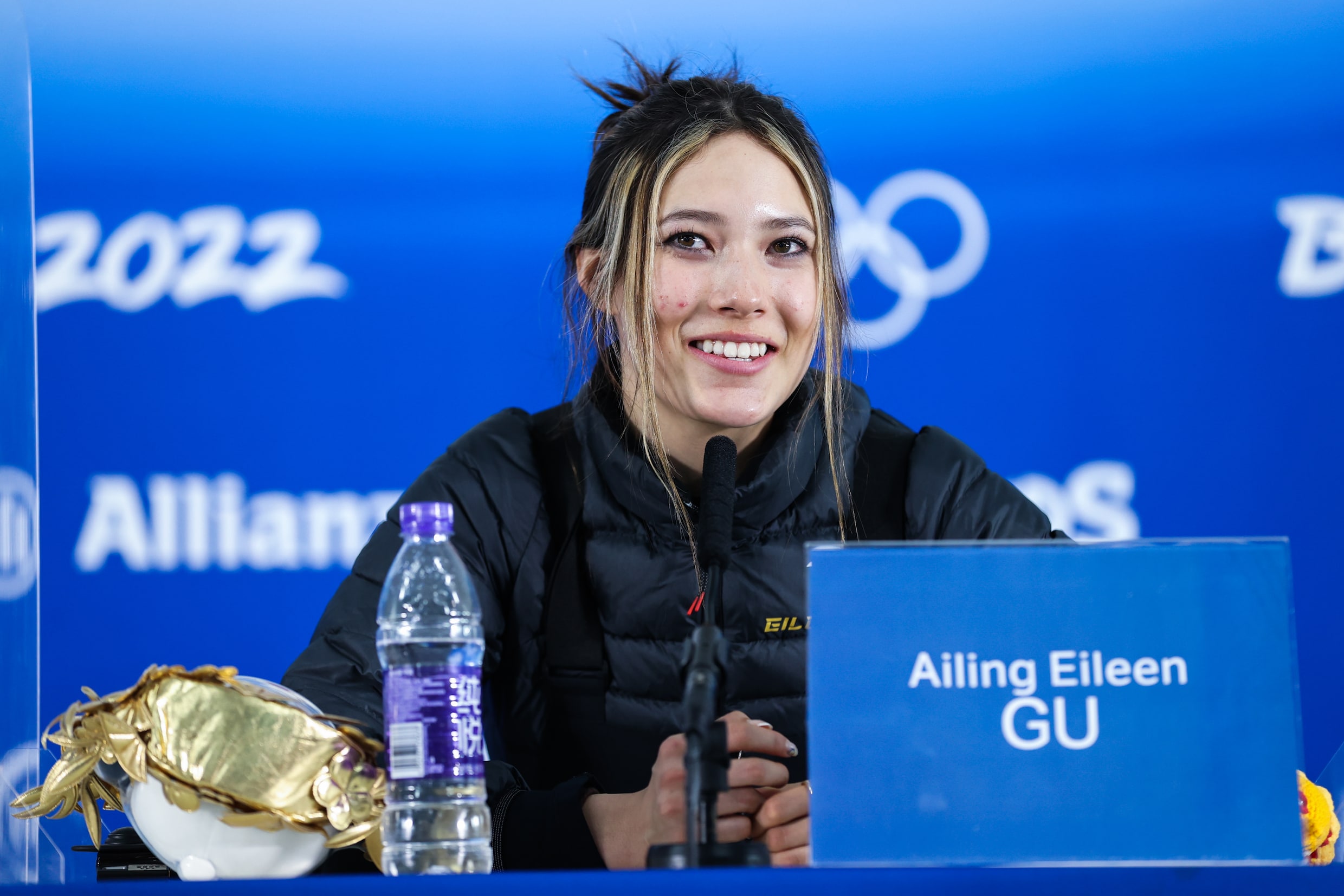 Dubbel goud, Victoria’s Secret-model én pion in een geopolitieke storm ...