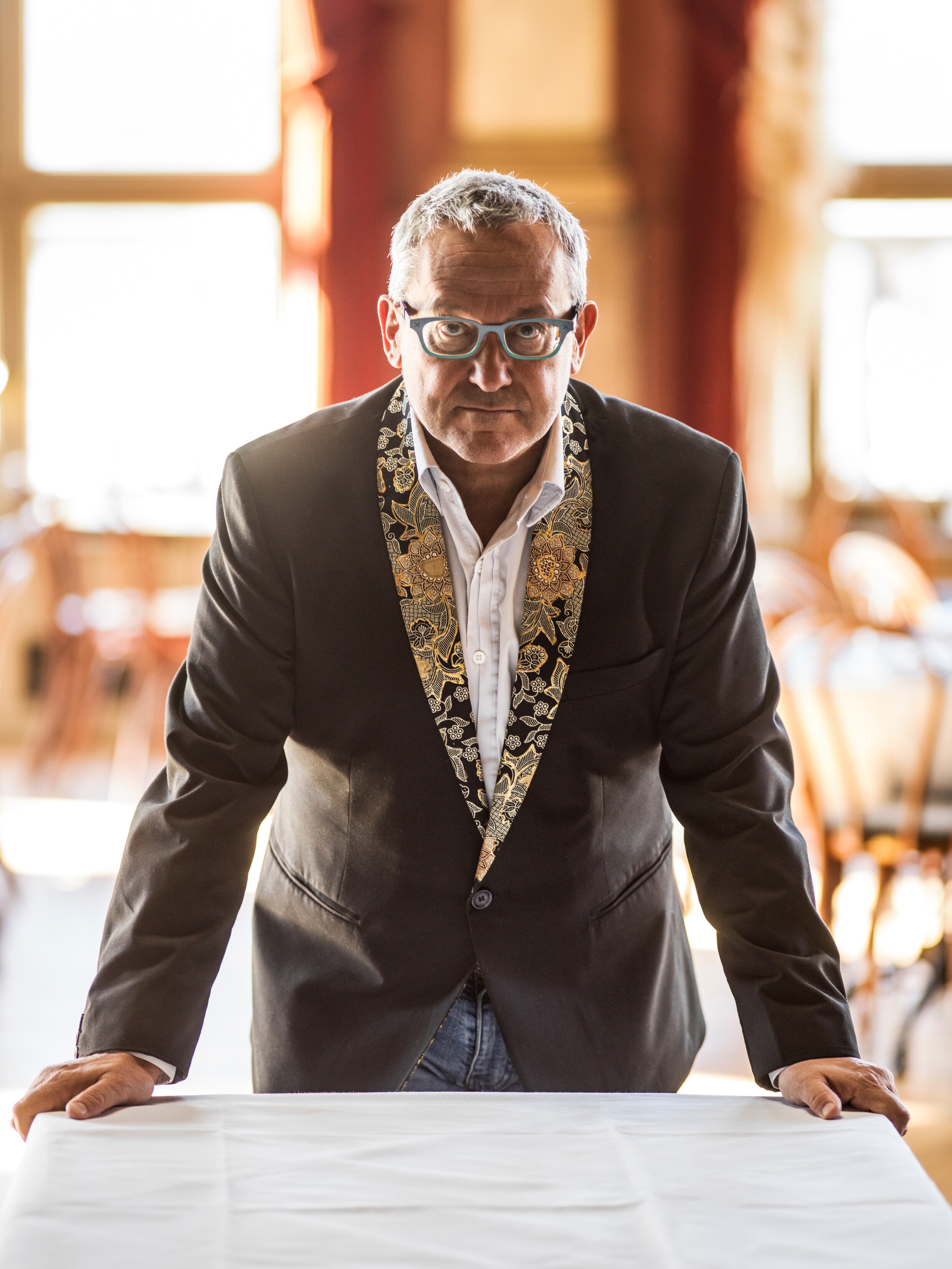 Tom Lanoye: ‘We zullen ons moeten bewapenen tegen Rusland’ | Humo: The ...