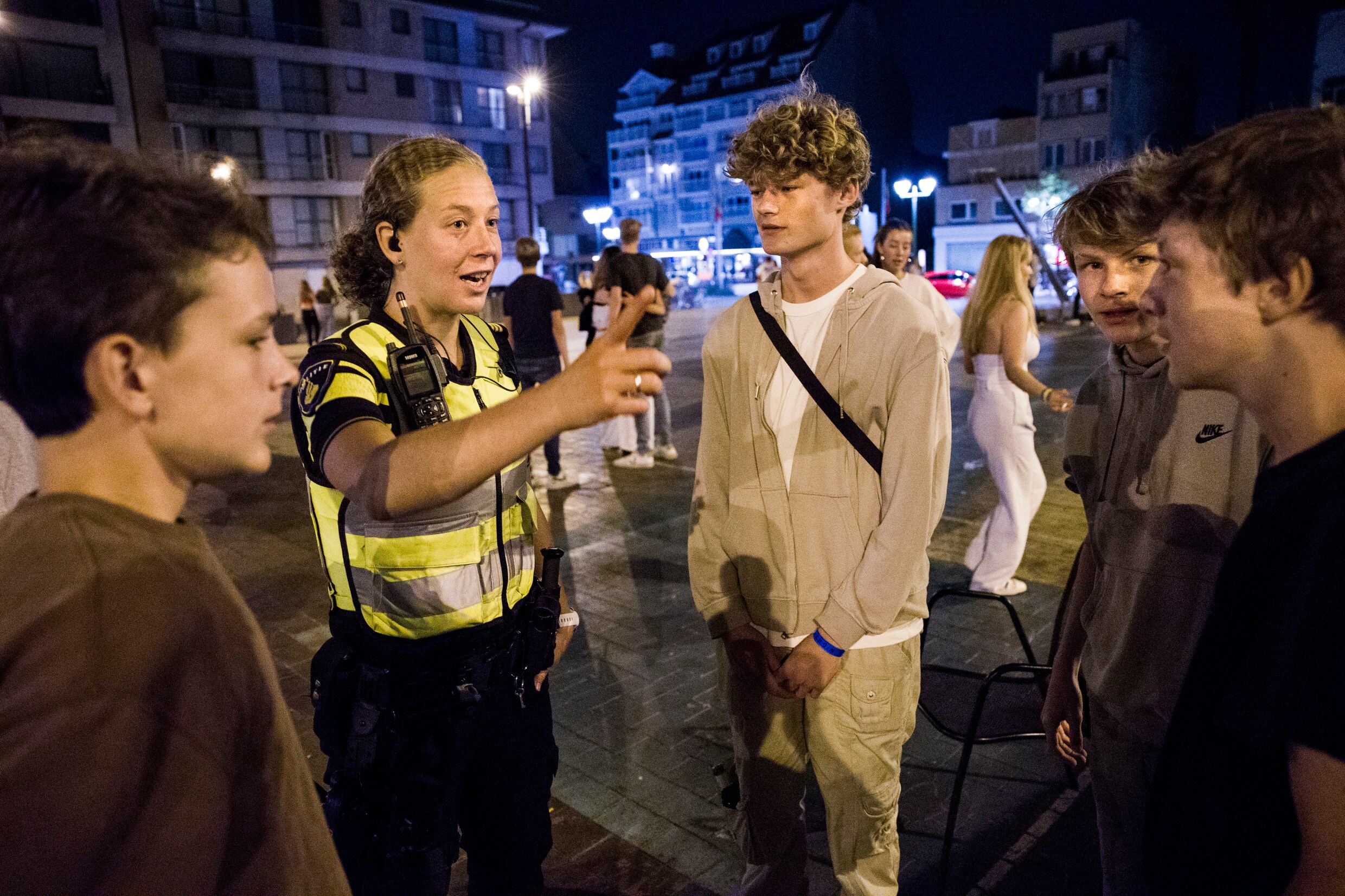 In Knokke moet de Nederlandse politie rijke Nederlandse jeugd in toom ...