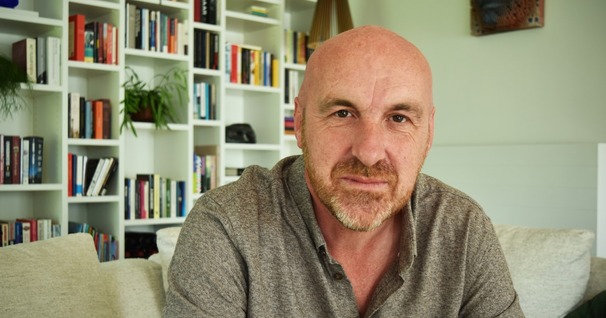 24 uur tussen vier muren met Eric Goens: ‘Ik word verliefd op elke gast ...