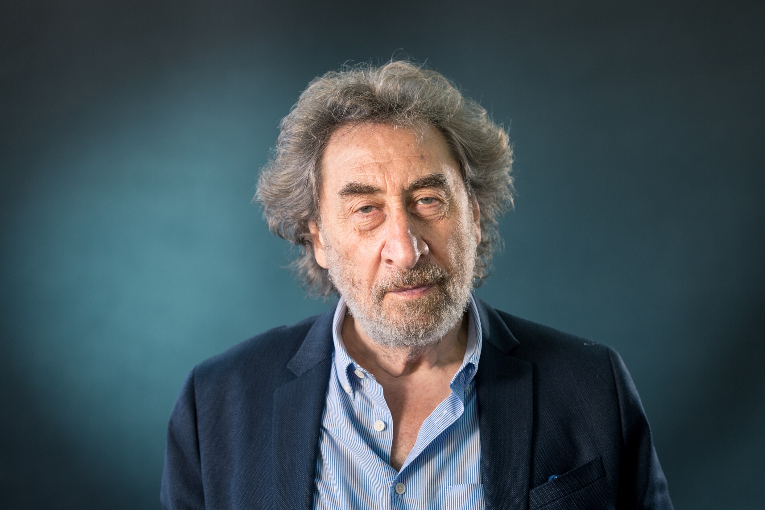 Review: kronkelende herschepping van het eigen verleden | Humo: The ...