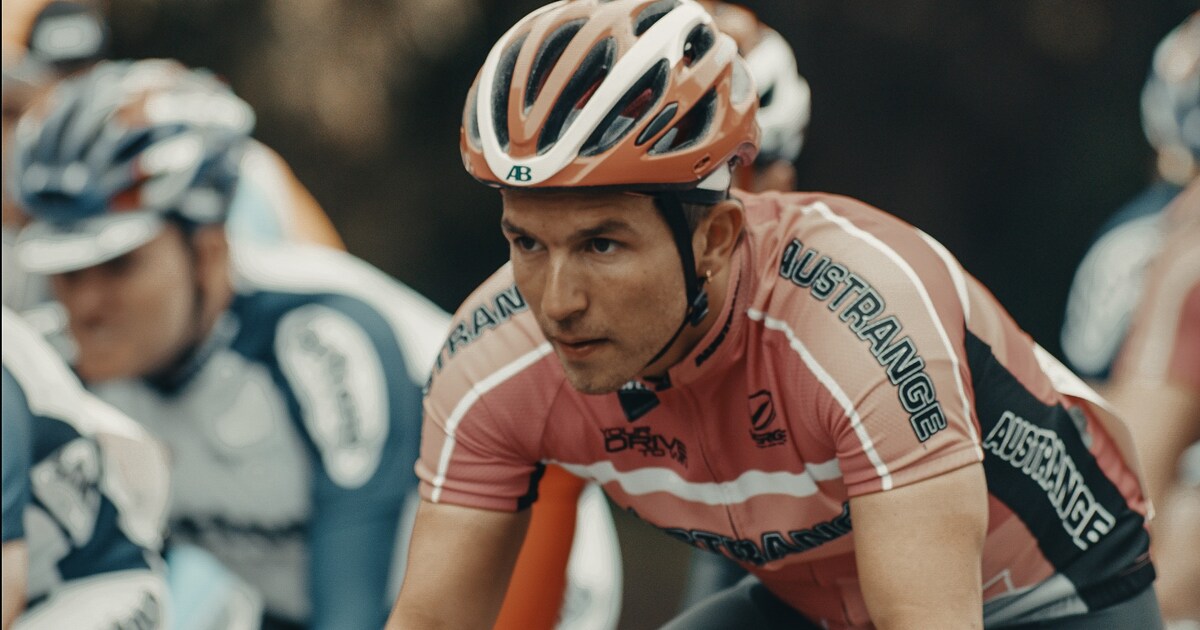 Vanavond op tv: Matteo Simoni op een koersfiets, smoren in de kelder en ...