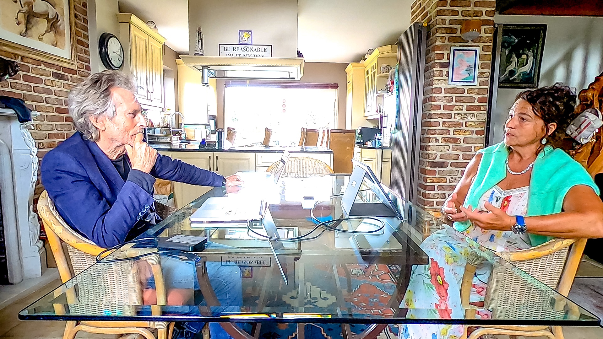 Paul Jambers terug naar boer Charel: Zieltogend, tandenloos | Humo: The Wild Site