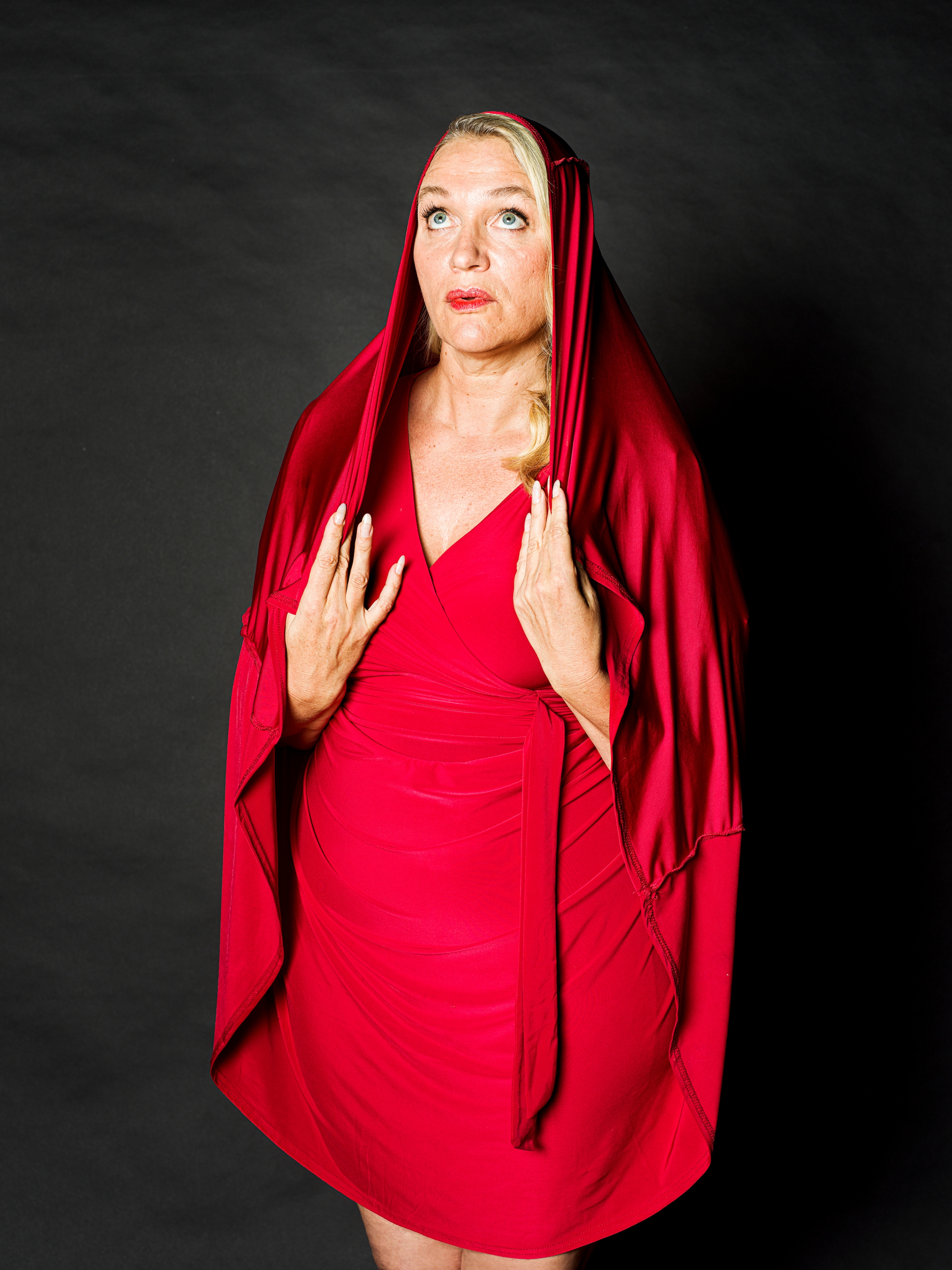 Schrijfster Stella Bergsma klaagt de ‘belachelijke’ censuur op tepels aan: ‘Ook als ik mijn ...