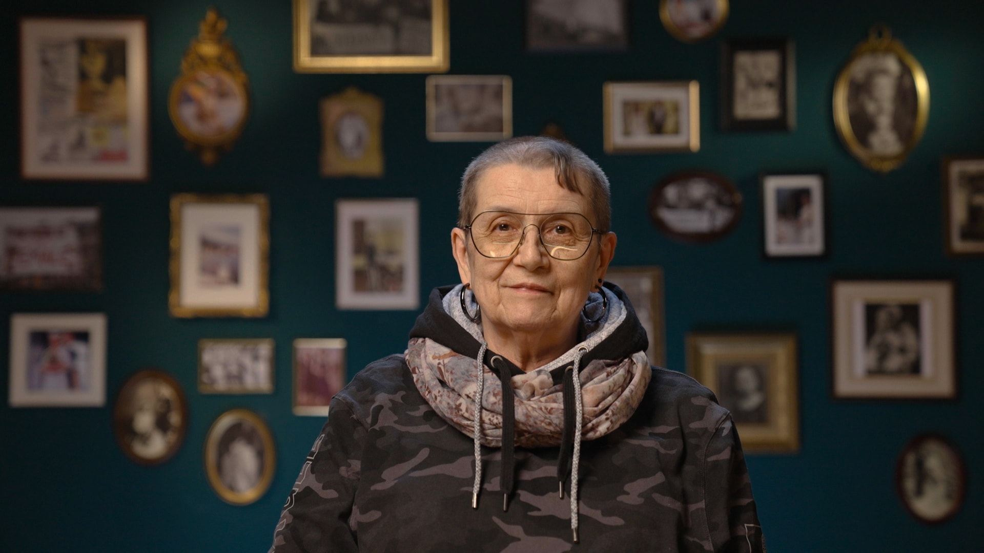 Recensie 'Wij, vrouwen' op Canvas: Wees liever voor je mama | Humo: The ...