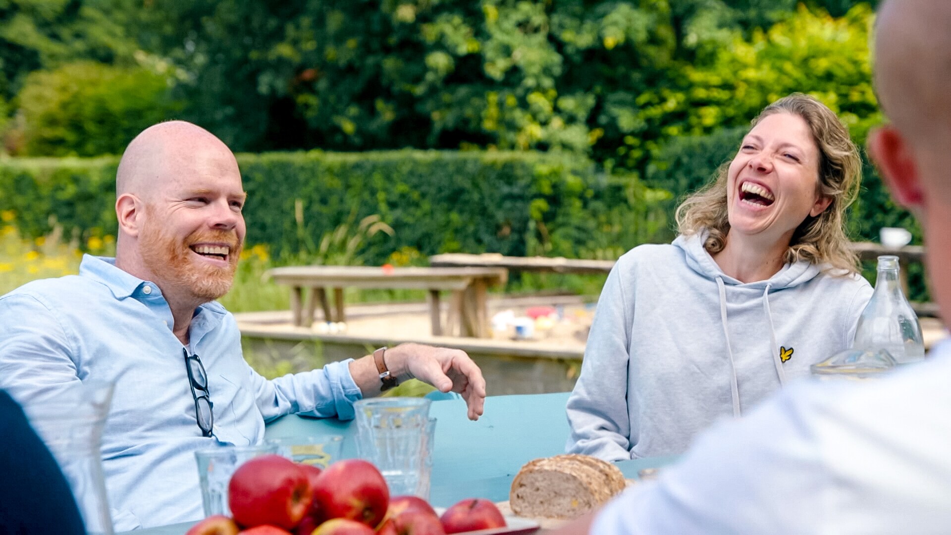 Lees hier onze recensie van 'Out of Office' op VTM ★★★☆☆ | Humo: The ...