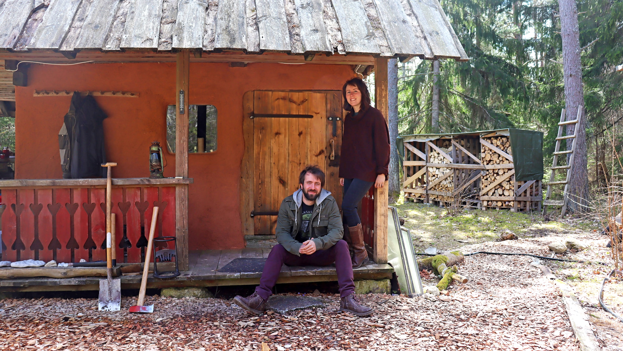 Laura Brusselaers en Jonas Boons wonen in een tiny house in het bos ...