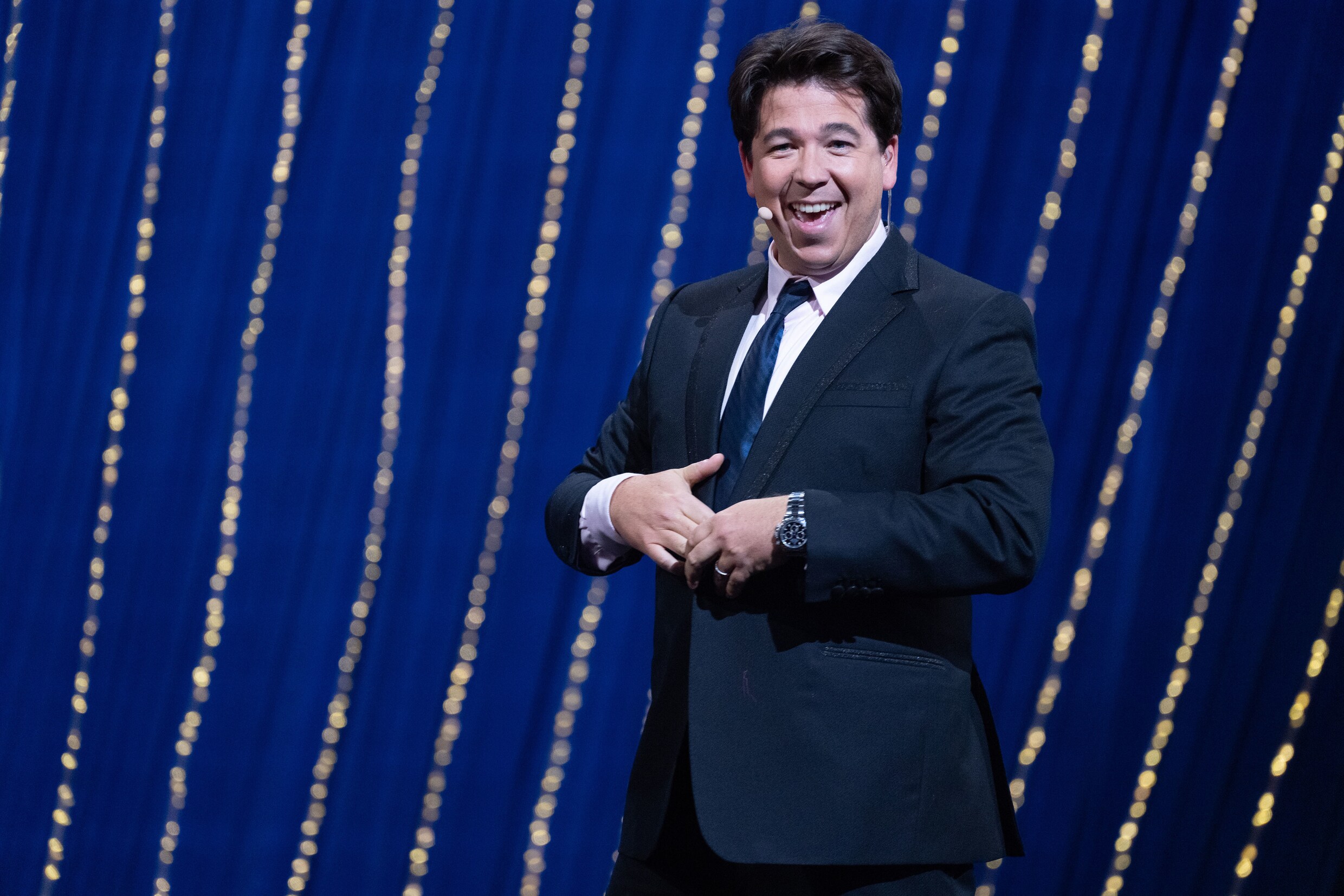 Michael McIntyre in de Lotto Arena: ‘Toby Alderweireld, kom je naar ...