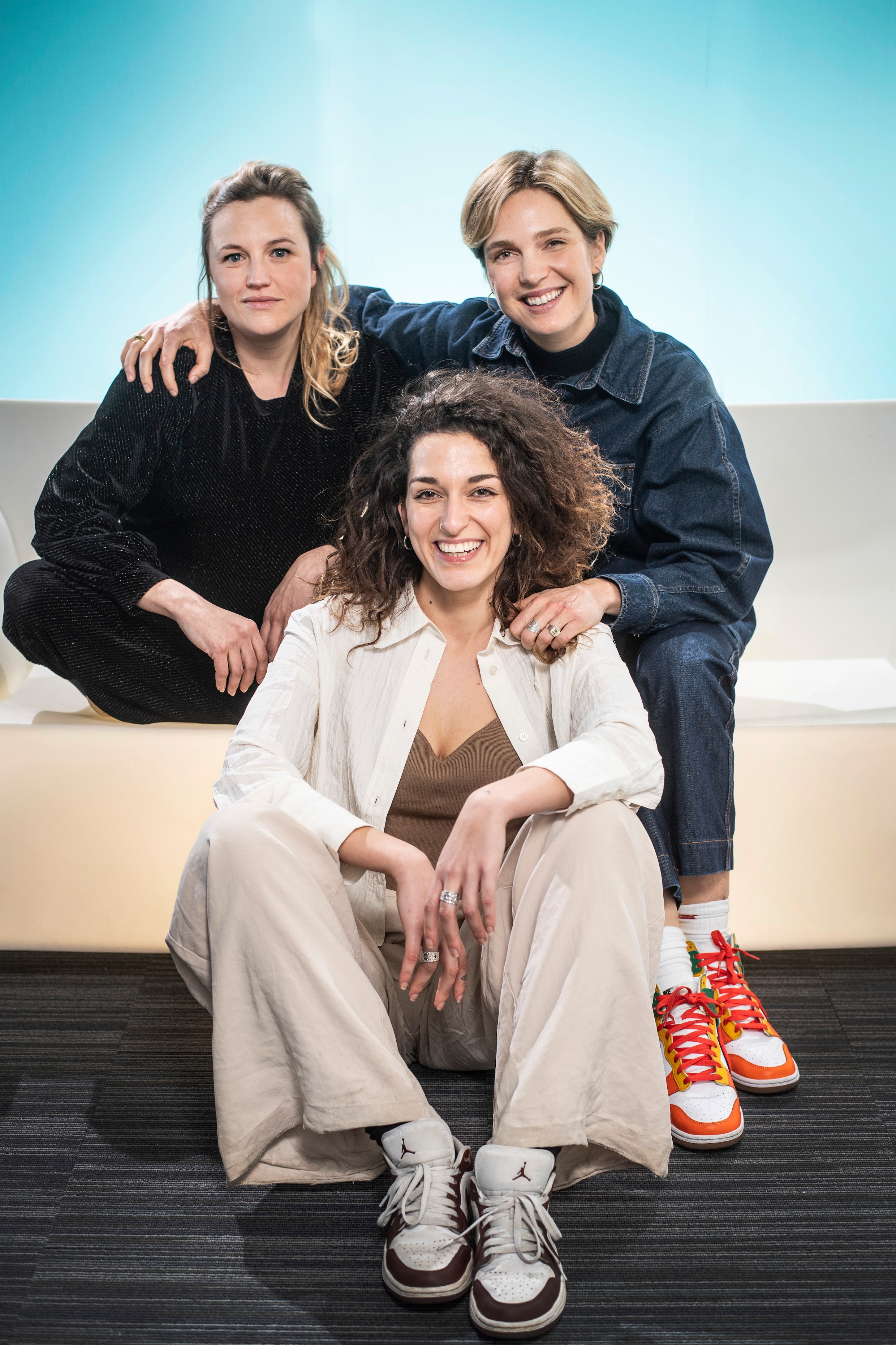 ‘Jongeren dwepen wel met monogamie, maar er wordt massaal vreemdgegaan’: 11 verhalen uit de ...