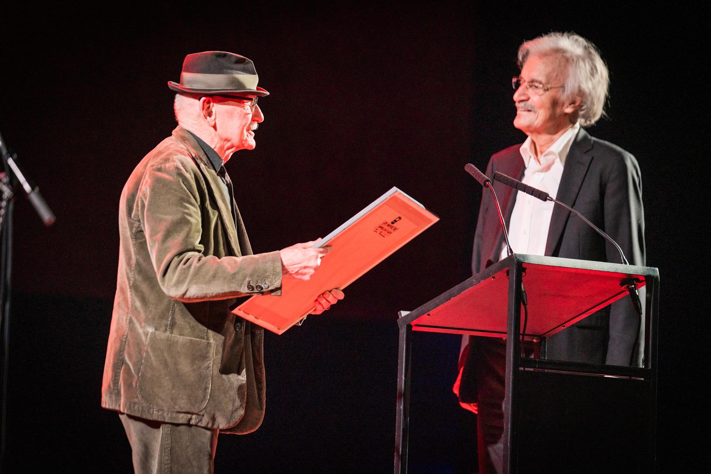 ‘Wat had hij dat ik niet had? Die snor, uiteraard’: de mooiste ...