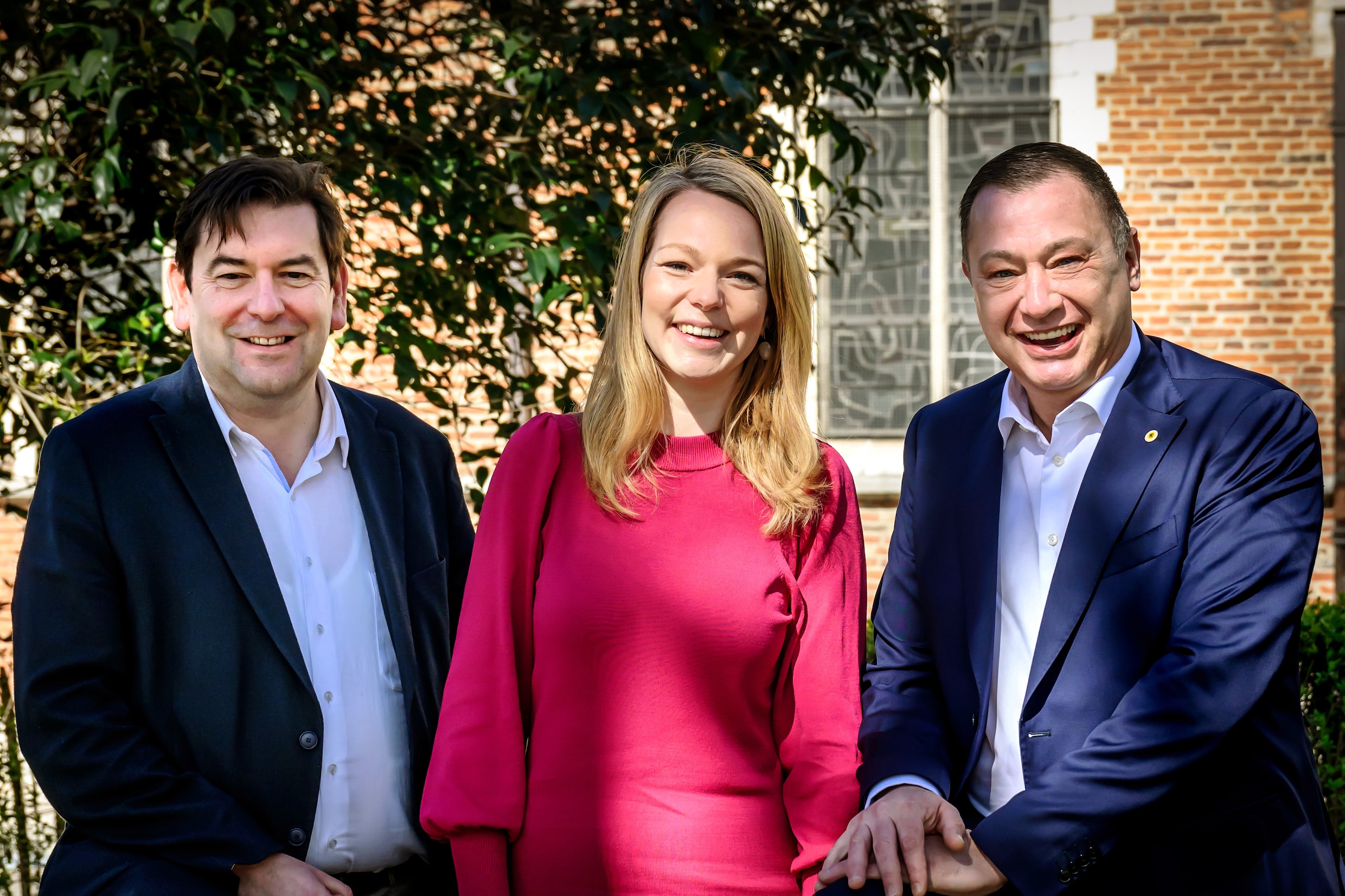 Burgemeesters Peter Reekmans, Sanne Van Looy en Bart Dochy: ‘De overheid kan niet eens ...