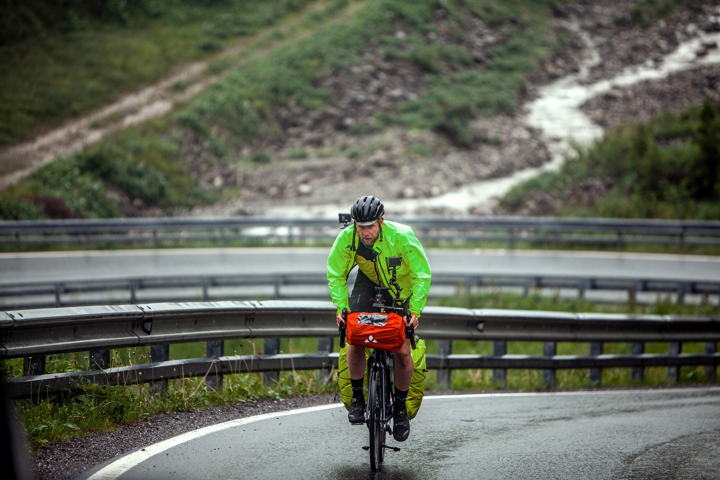 ‘Met tranen in de ogen begon Marc de ijsbeer aan mijn vastgevroren ...