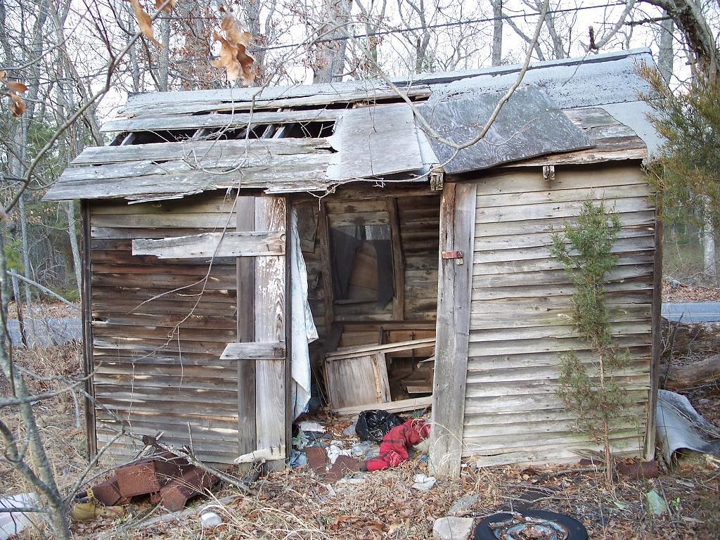 Humo kreeg een rondleiding in de nieuwe woning van Andy Peelman: ‘Dit is de hangar waar ik mijn ...