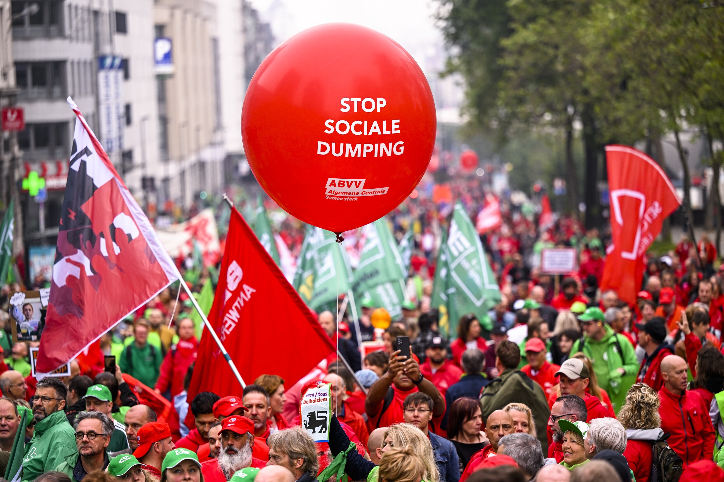 ‘Waarom laten de overheid en de politiek toe dat een vakbond zo omgaat met werklozen?’ | Humo ...