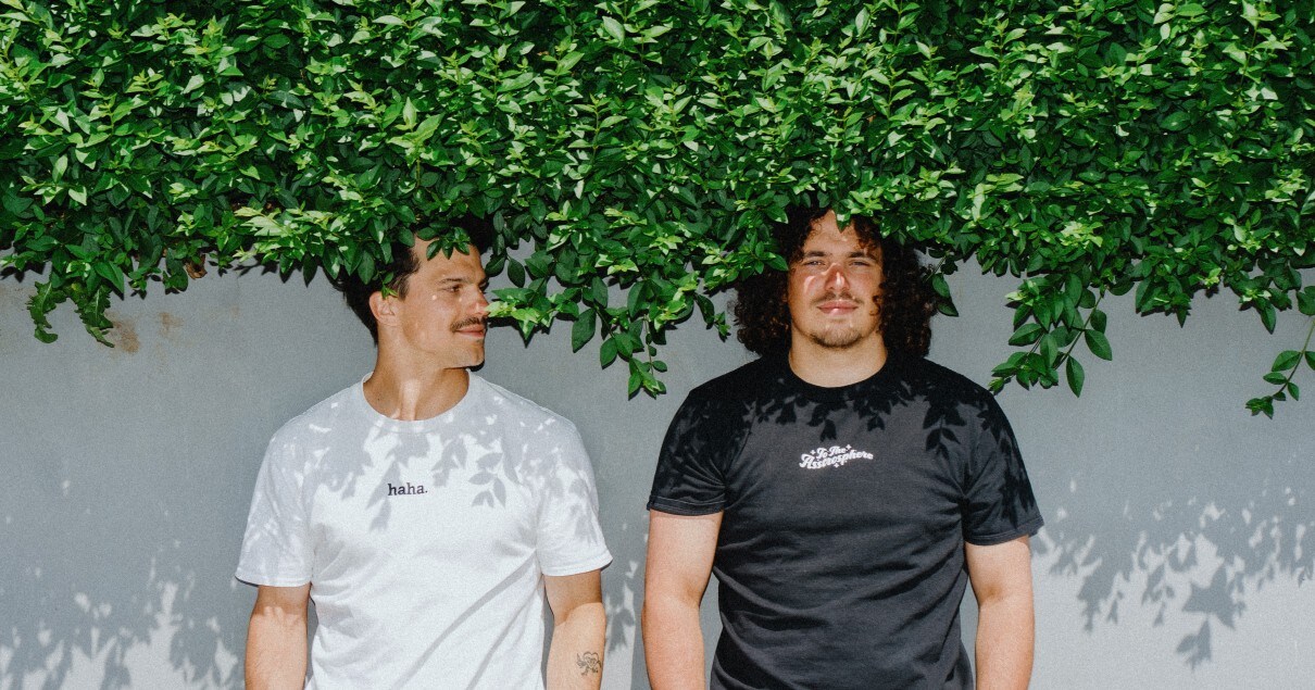 Average Rob en Arno The Kid: ‘Ik heb iemand nodig die achter mijn veren ...