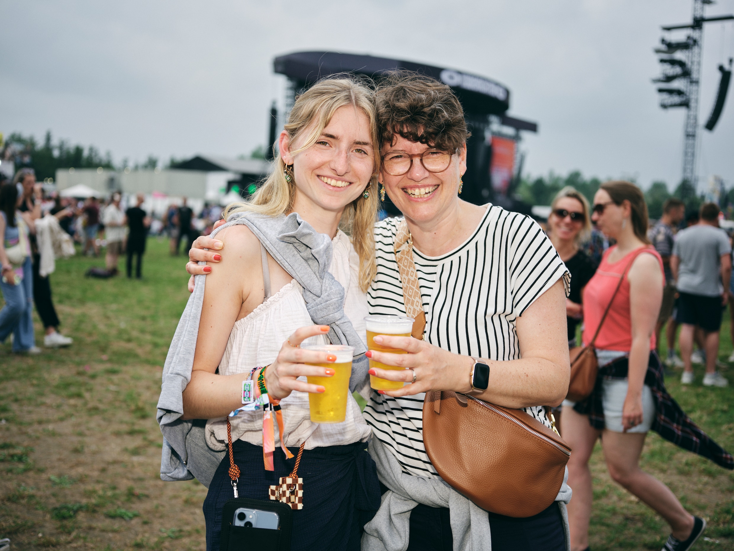 Met je ouders op de festivalweide: ‘Ik wil dit weekend toch nog iemand muilen’ | Humo: The Wild Site