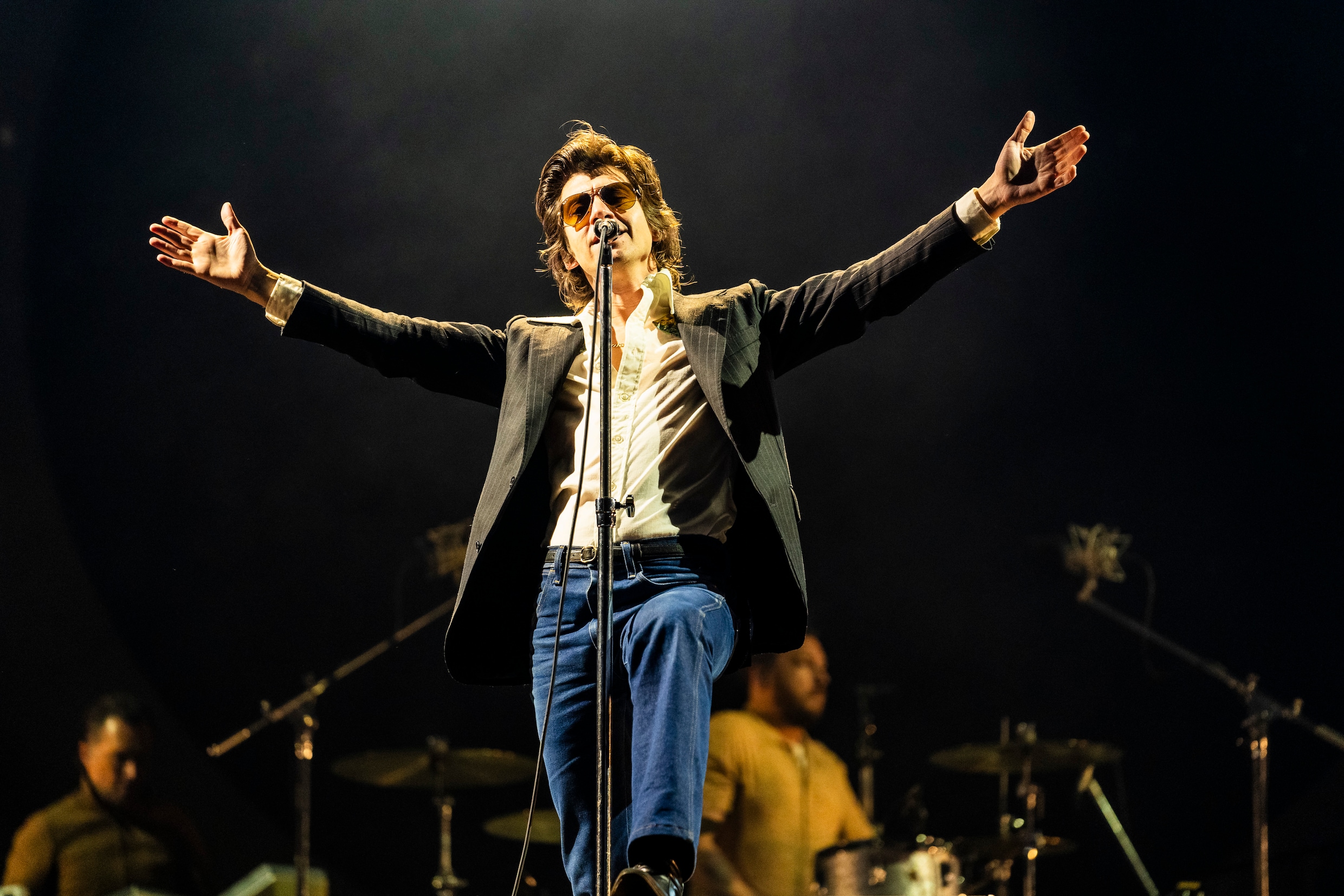 Eindelijk! Eén (1) nieuw nummer van Arctic Monkeys: ‘Even dachten we ...