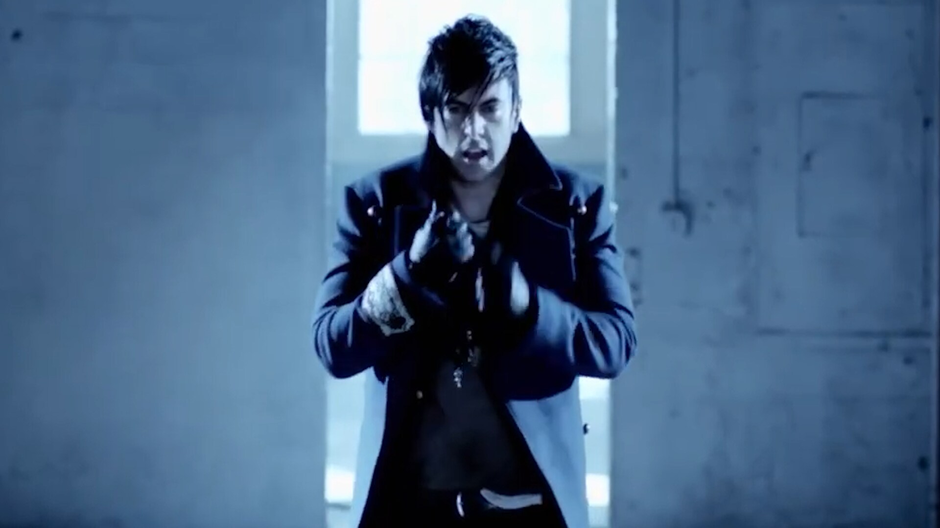 Editors-frontman Tom Smith komt solo naar België • Spotify weigert om ...