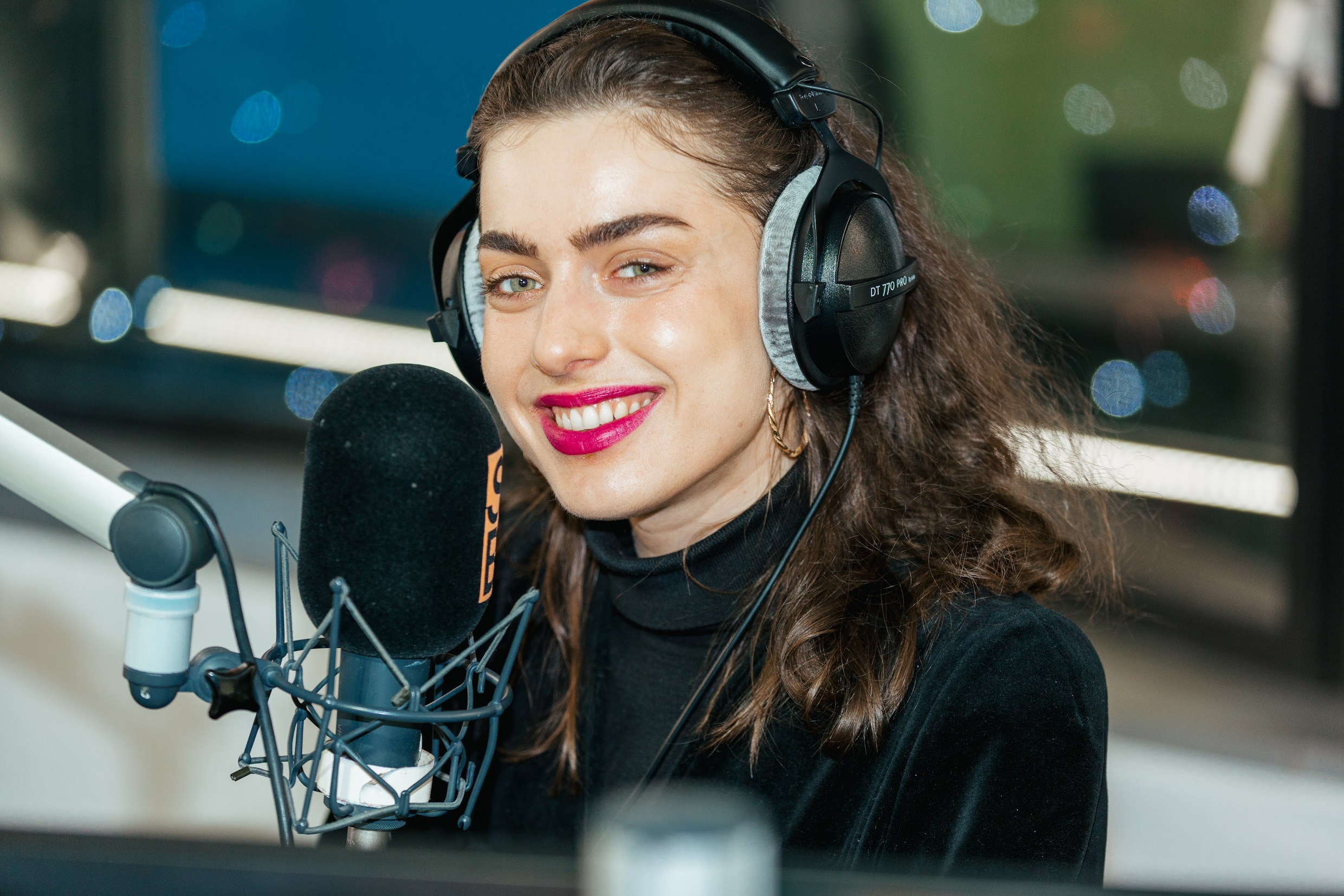 Olga Leyers presenteert u ‘De afrekening’: ‘Radio is gewoon tv maken ...