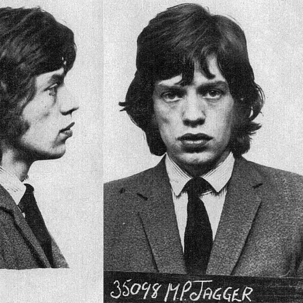 Deze wereldsterren hebben net als Trump hun eigen mugshot (en er staat ...