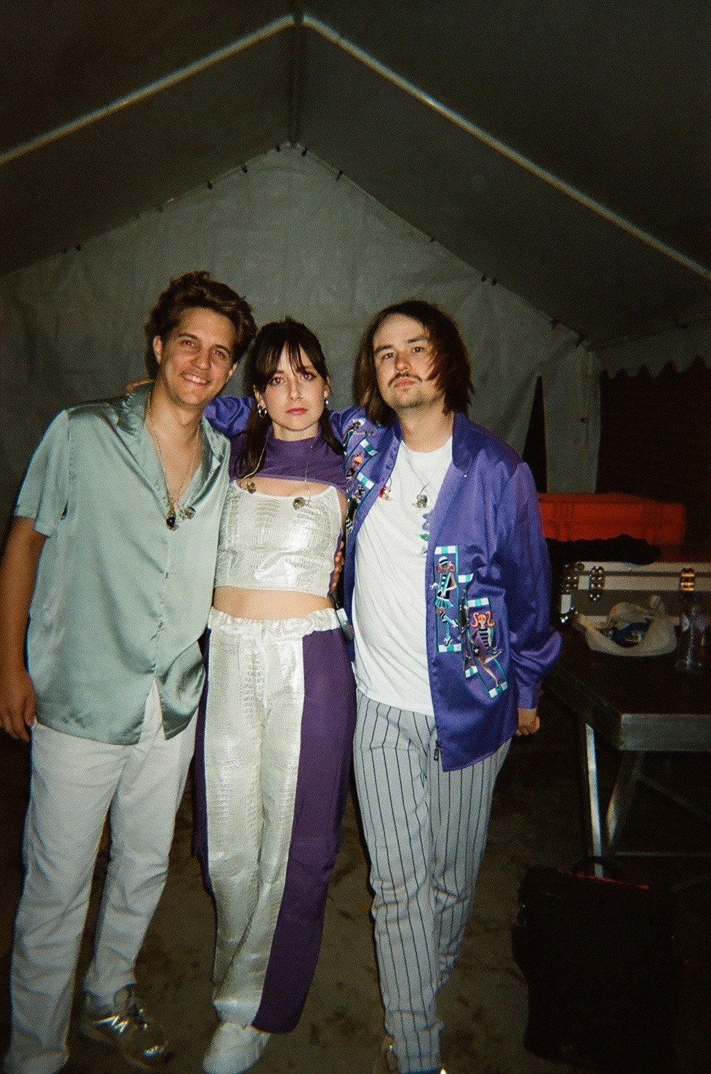 ‘Onze bandfoto’s lijken wel klasfoto’s waar alle kinderen tegen hun zin ...