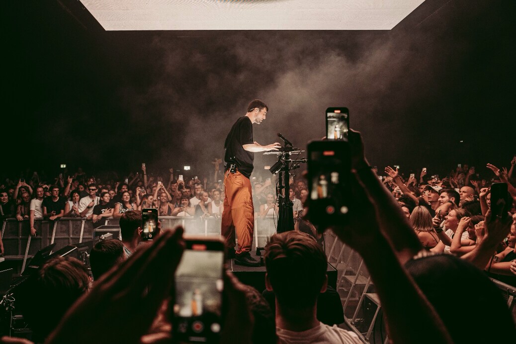 Recensie Fred again.. in Brussel: met open mond ★★★★½ | Humo: The Wild Site